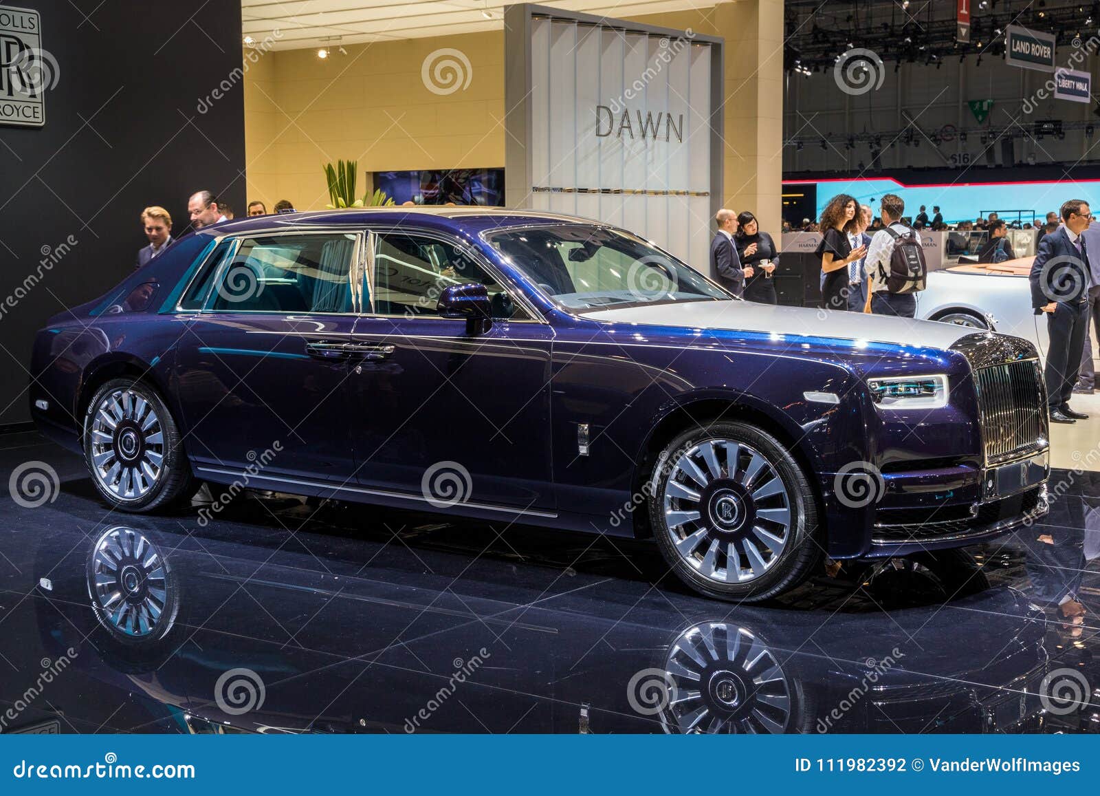 Nouvelle Voiture De Luxe De Rolls Royce Bespoke Photographie éditorial ...