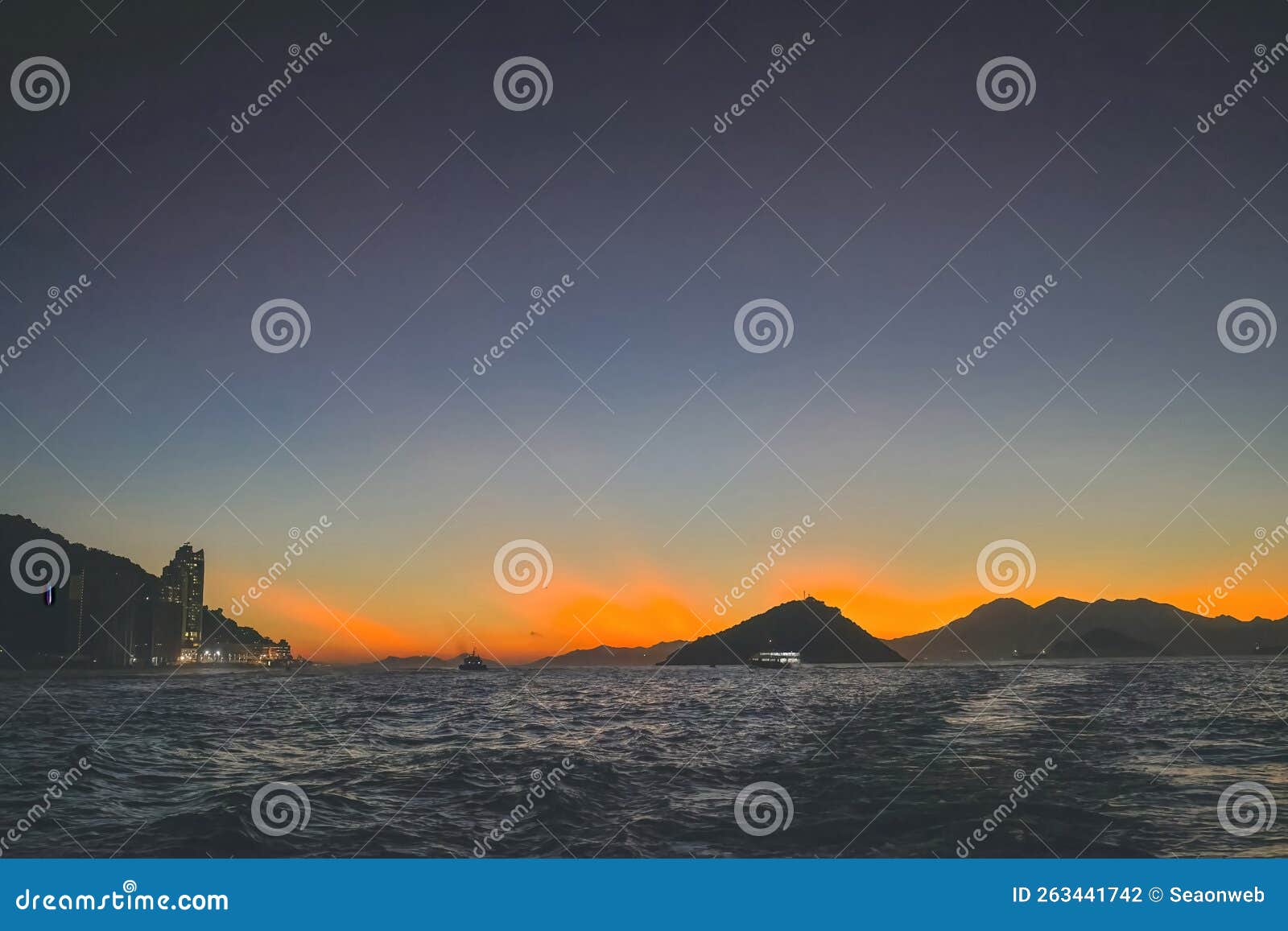 29 Nov 2022 the Outer Harbour of the Hong Kong Harbor Stock Photo ...