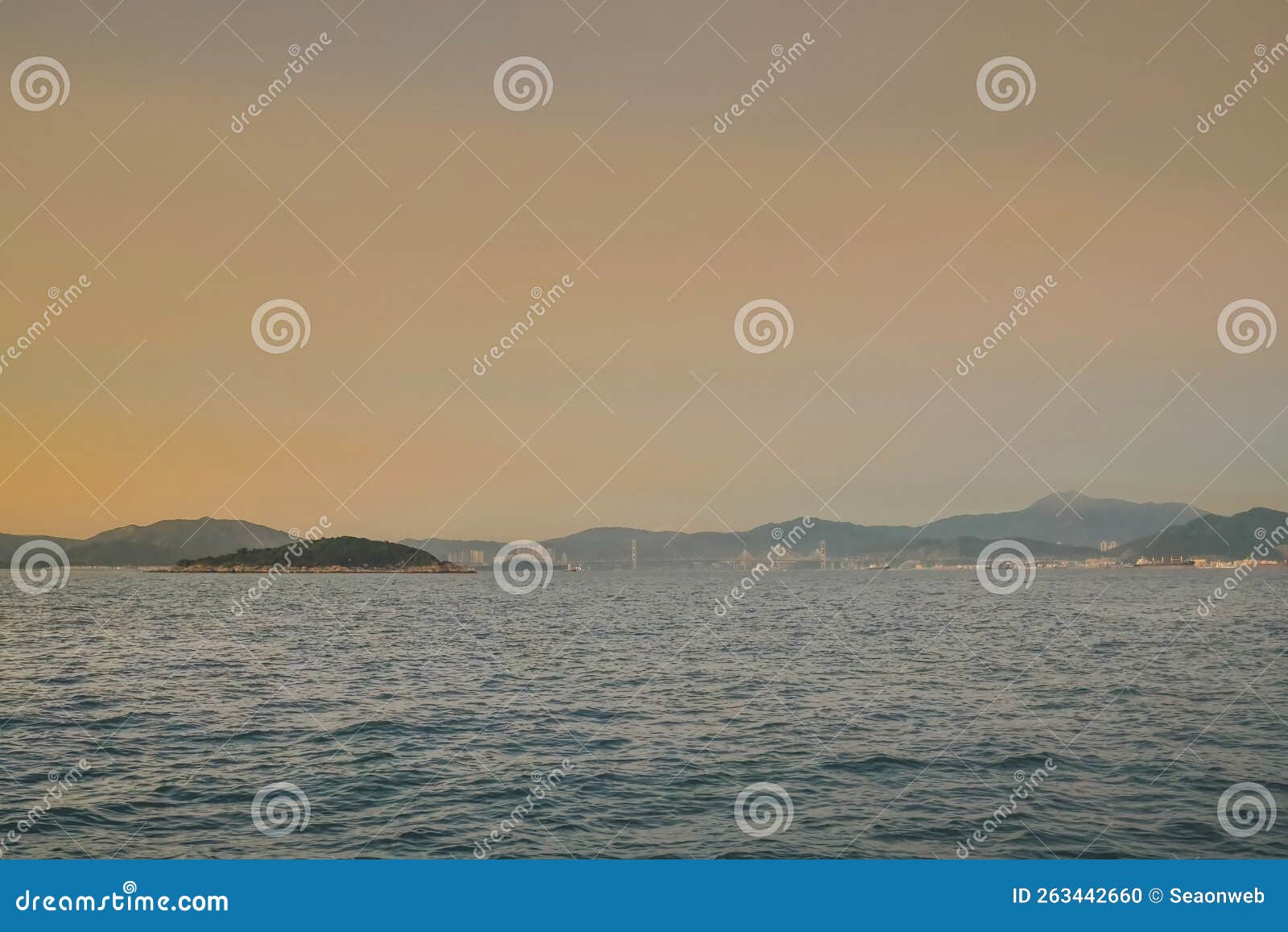 29 Nov 2022 the Outer Harbour of the Hong Kong Harbor Stock Photo ...