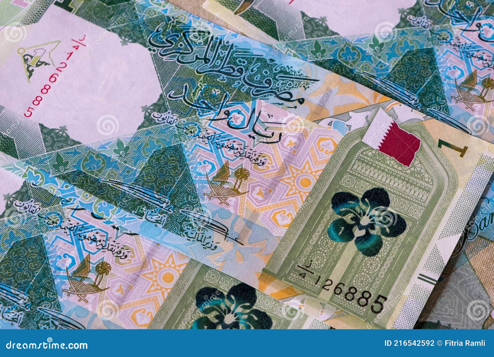 Nova nota real de 1 qatari foto de stock. Imagem de banco - 216542592