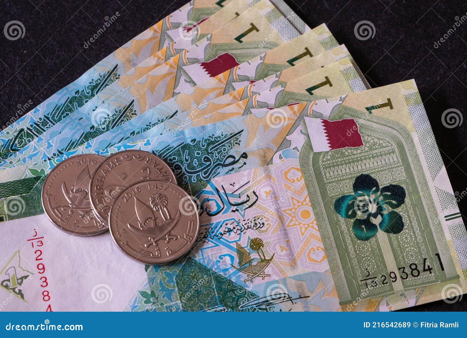 Nova nota real de 1 qatari imagem de stock. Imagem de leste - 216542689