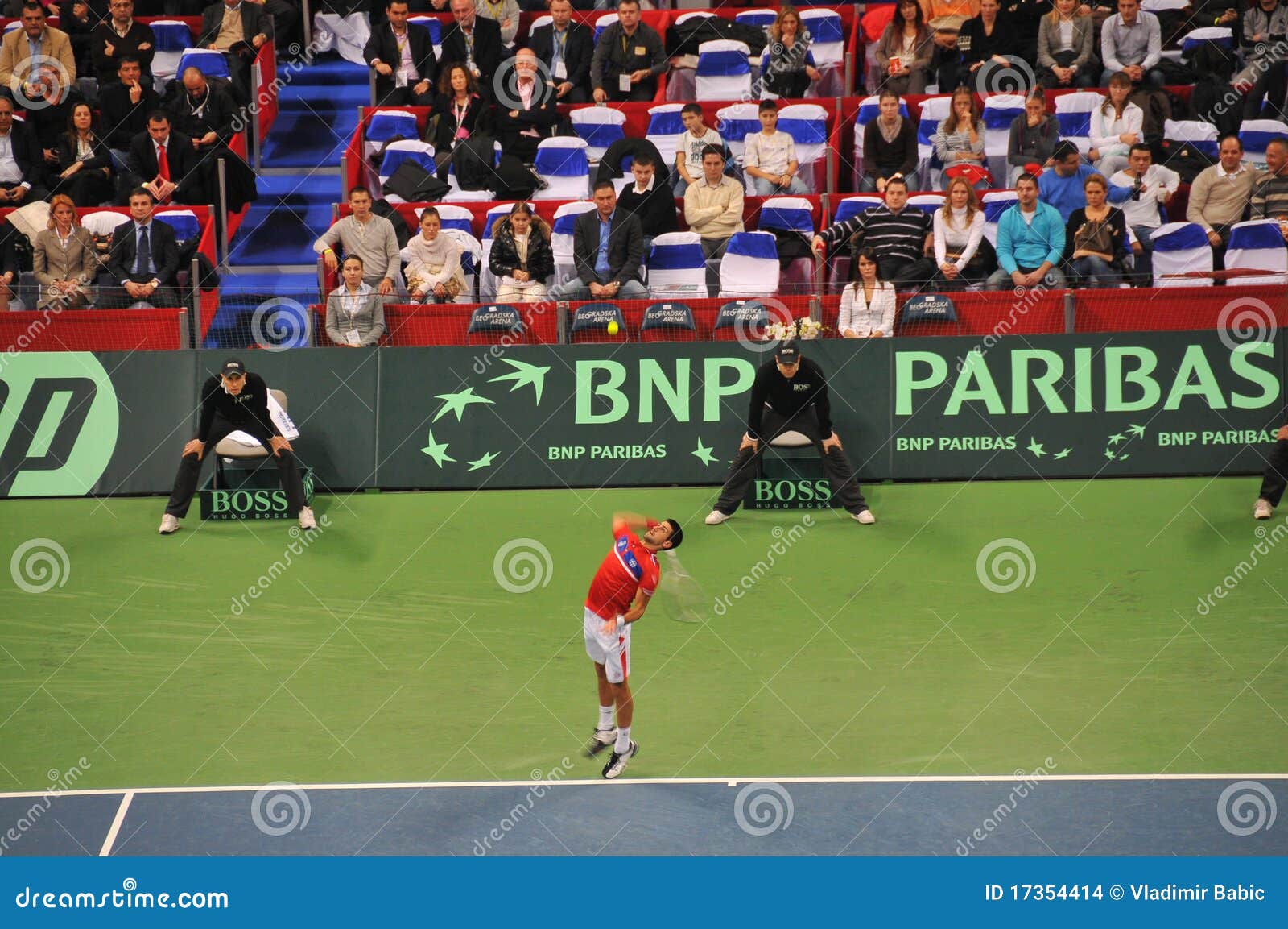 Novak Djokovic to serve editorial stock image. Image of winner - 17354414