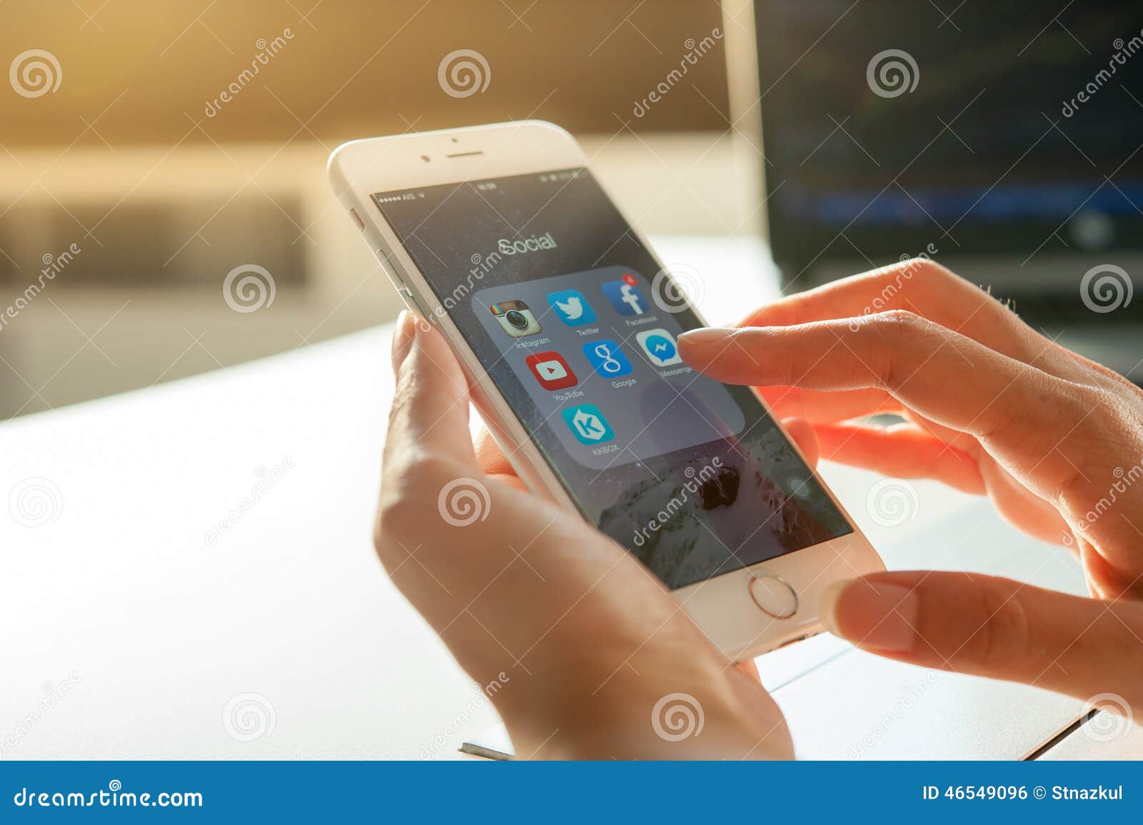 NOVEMBER 06, 2014 - BANGKOK: Hand of Woman Using Iphone6 Editorial ...