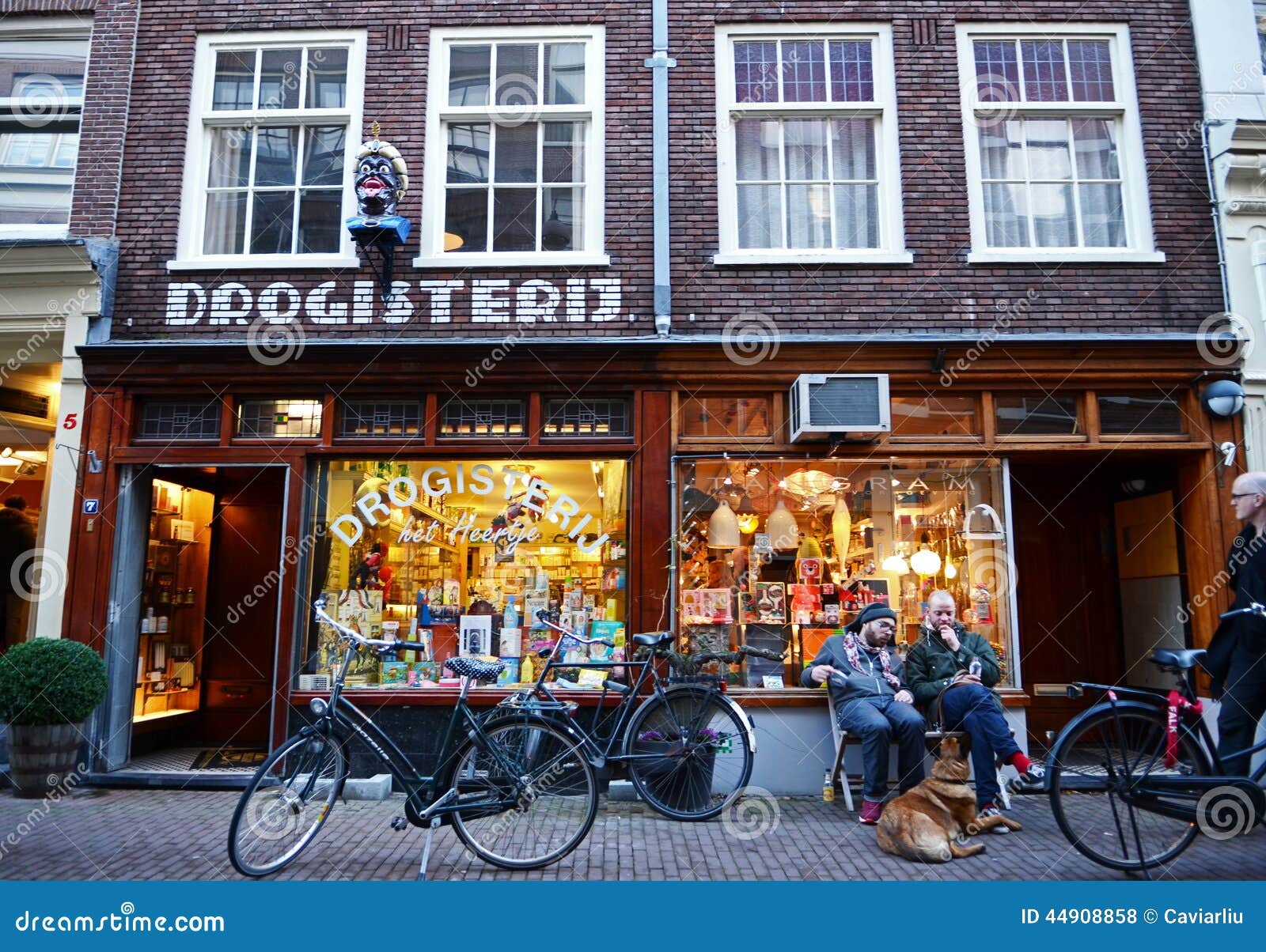 November 30 2013: Young People Amuse Themself in Downtown Amsterdam ...