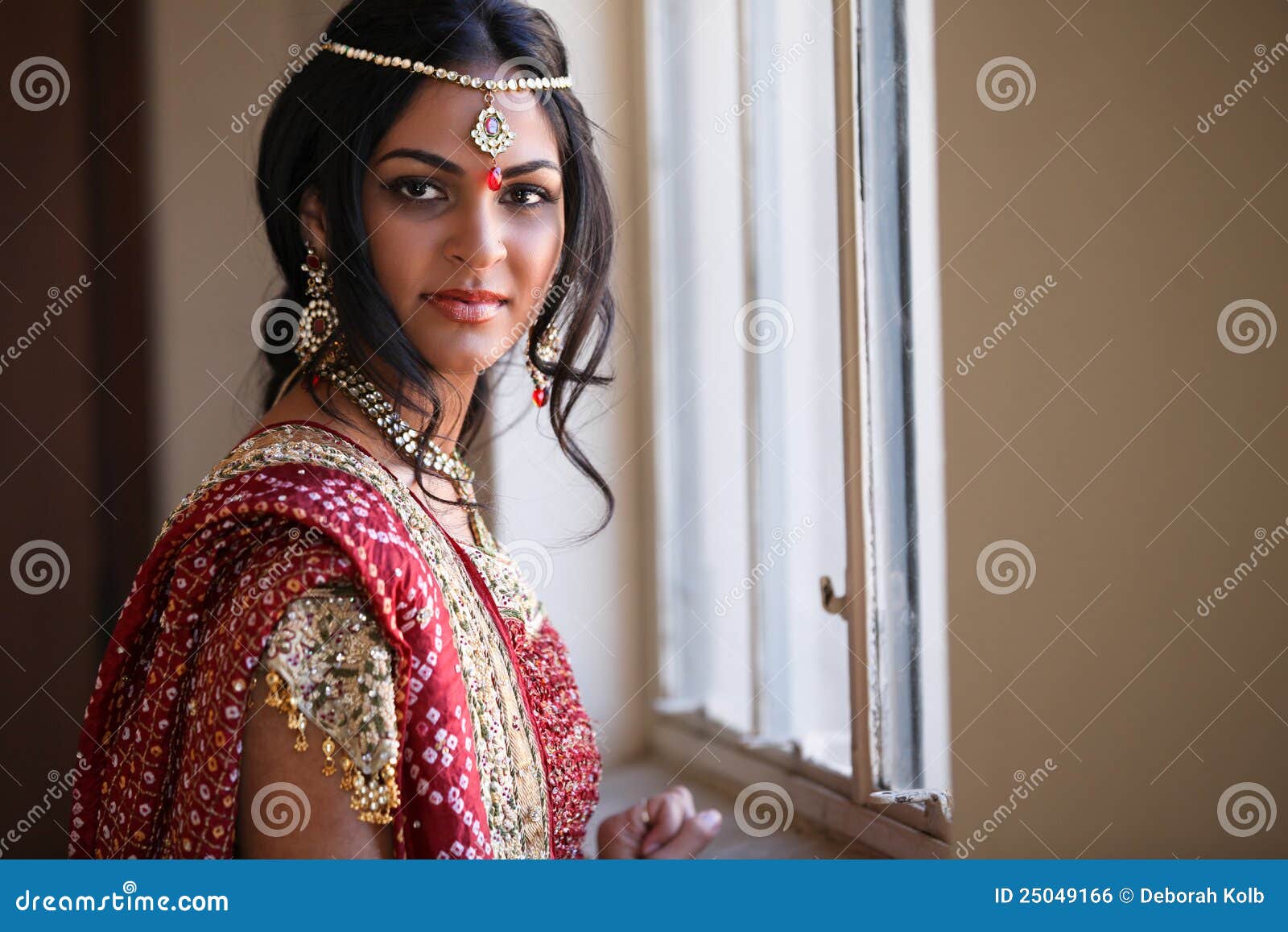 Novia india hermosa foto de archivo. Imagen de manera - 25049166