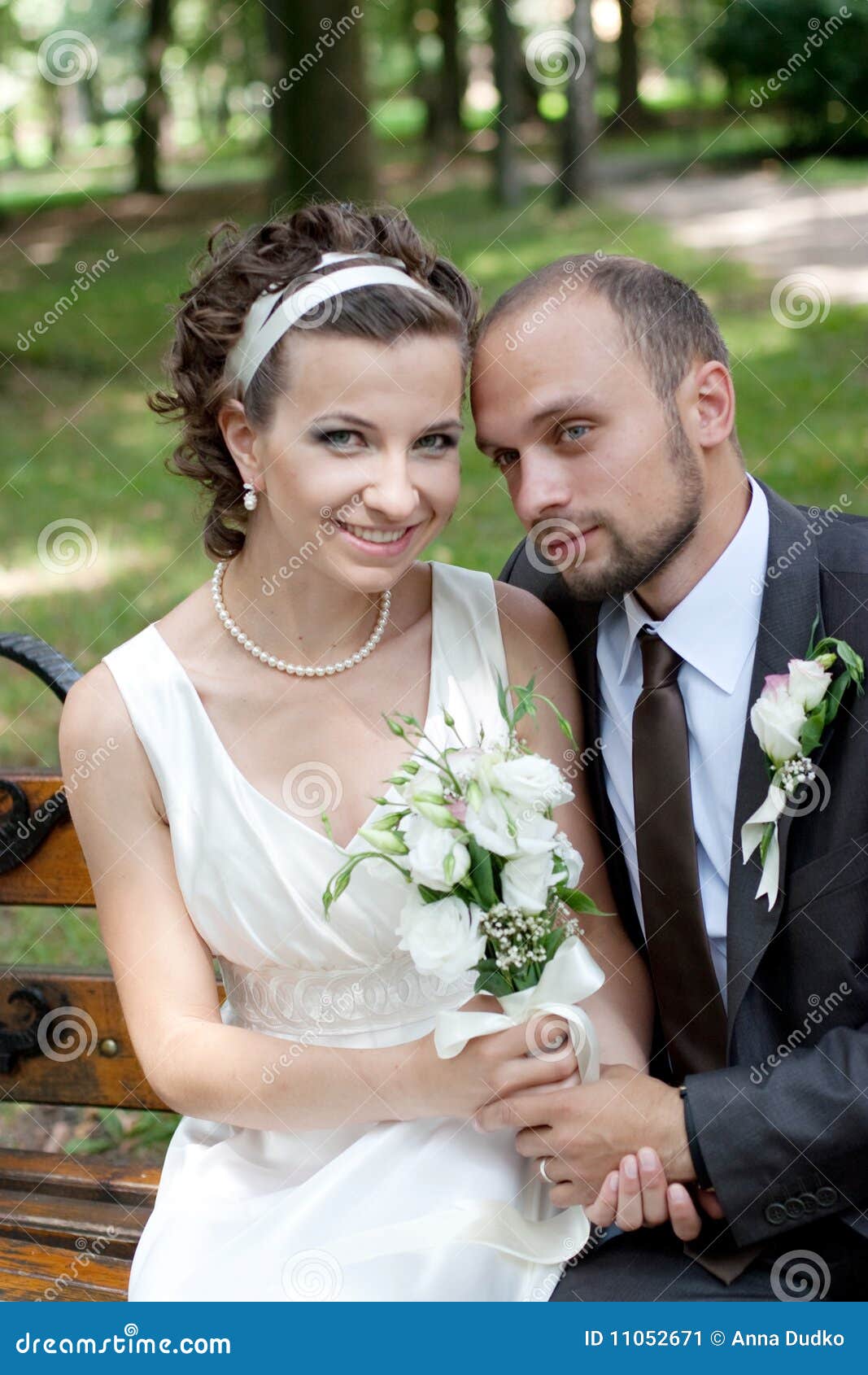 Novia y novio imagen de archivo. Imagen de manera, bueno - 11052671