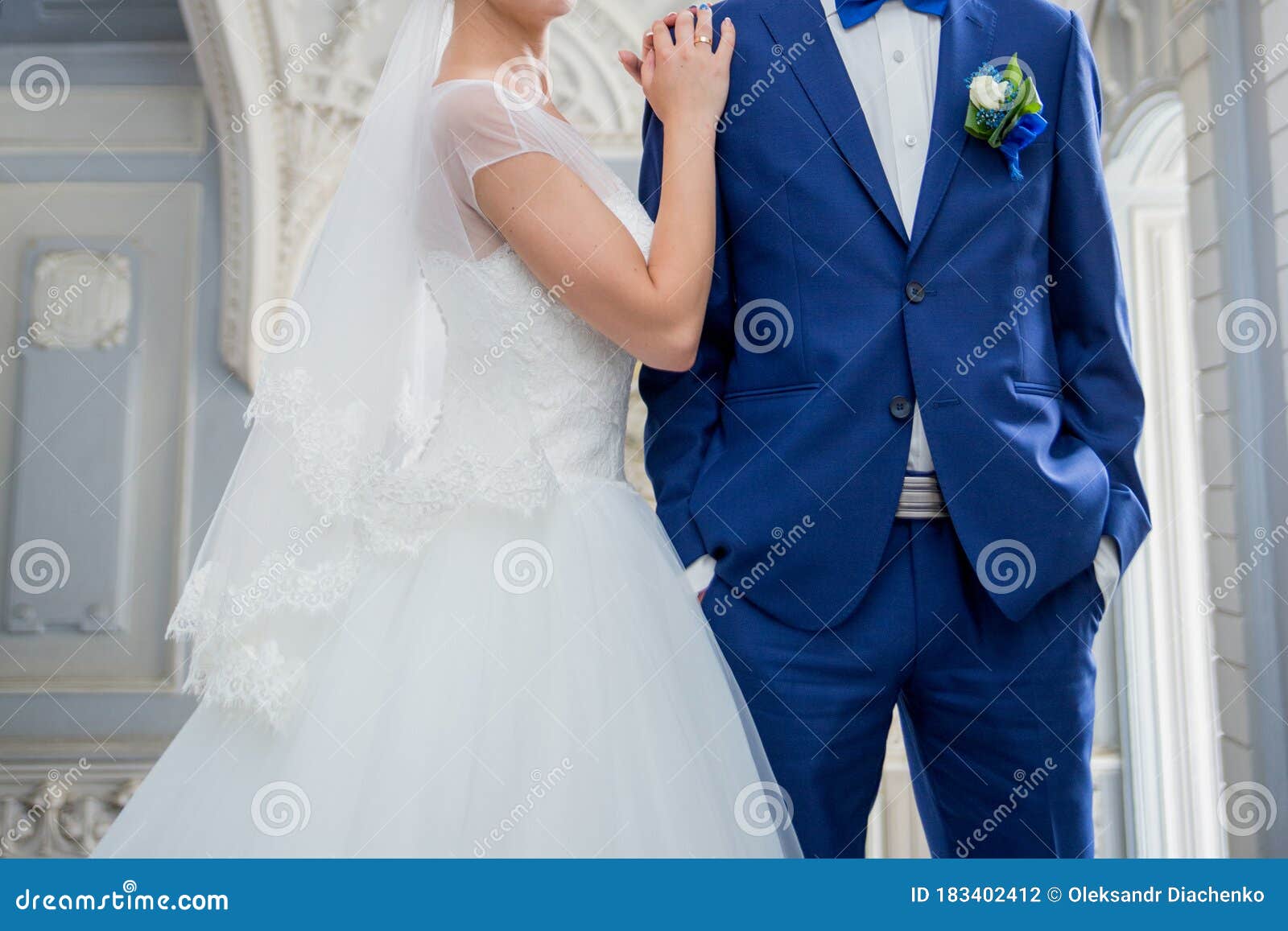 Novia Y Novio Juntos En Un Edificio Foto De Archivo Imagen De Retrato Hembra 183402412