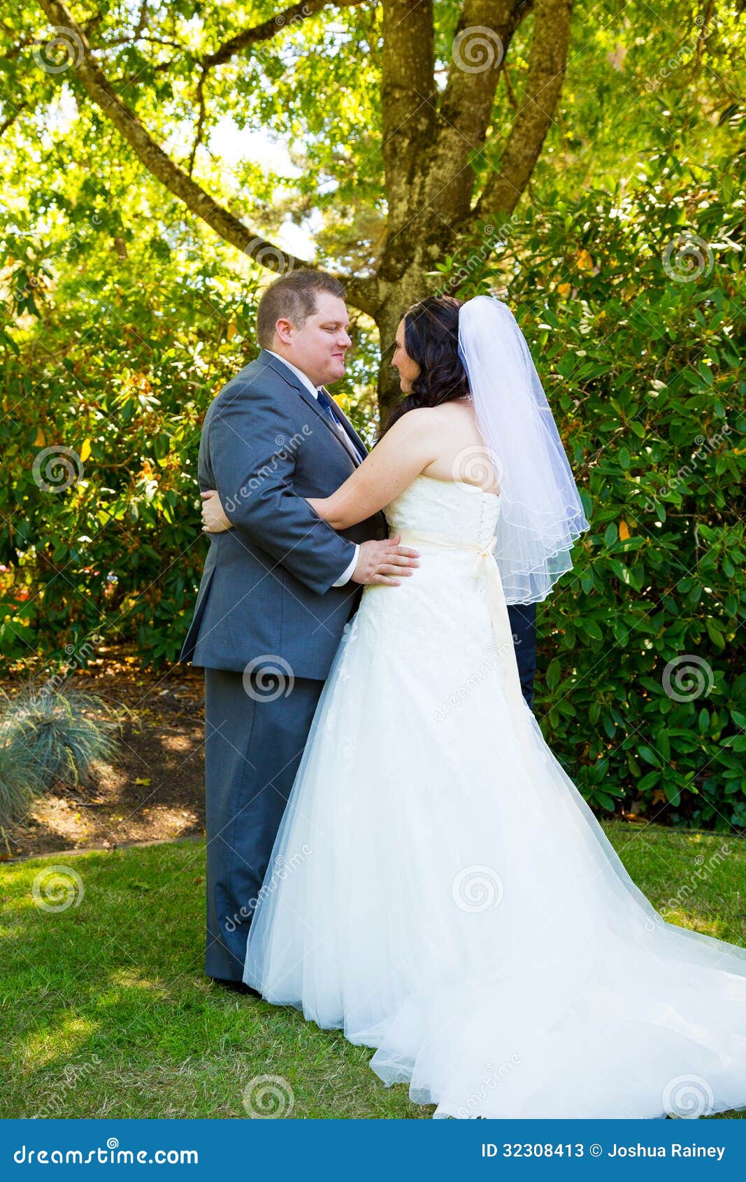 Novia y novio Wedding Day imagen de archivo. Imagen de mujer - 32308413