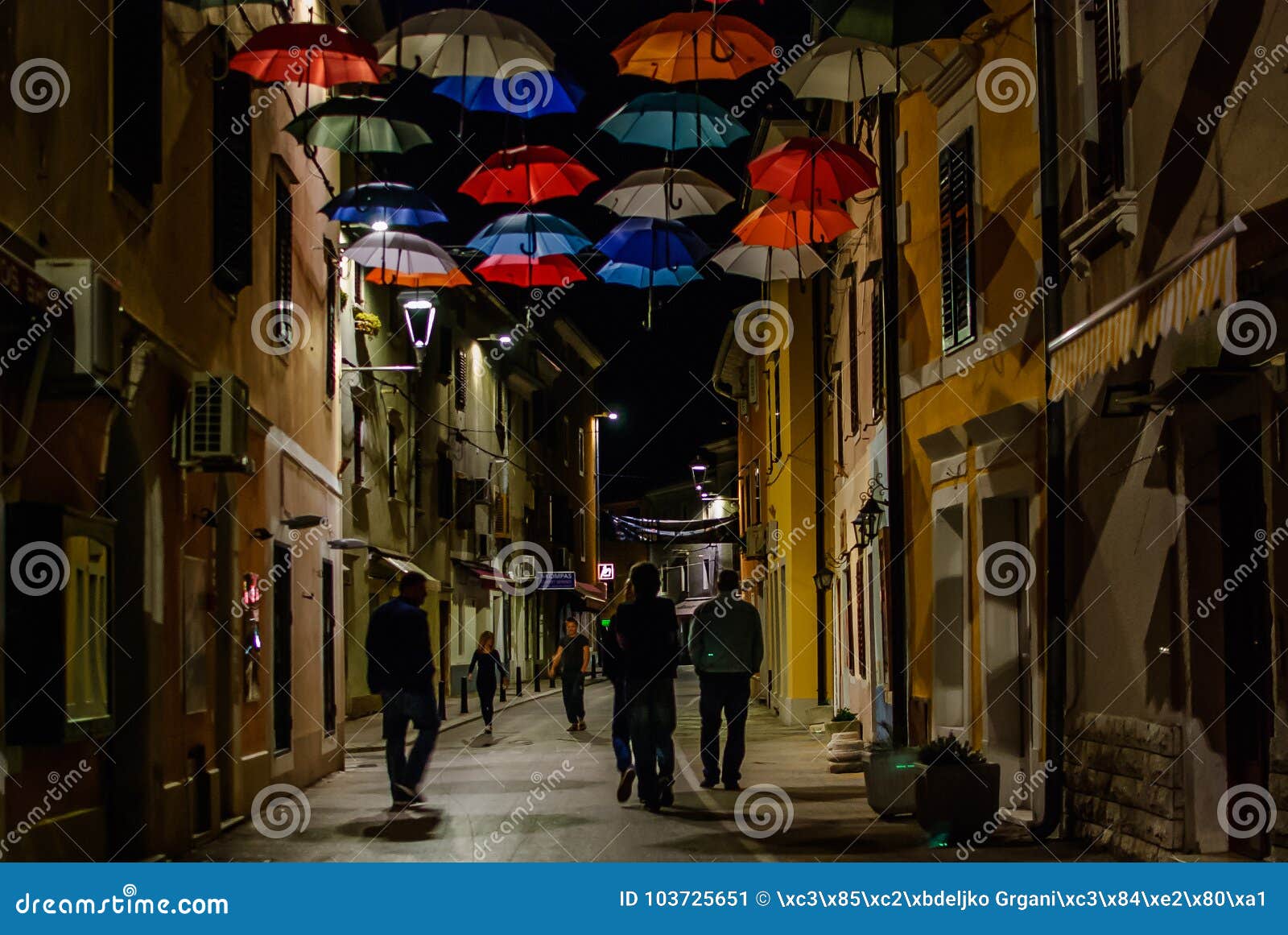 Novigrad - Cittanova photo éditorial. Image du parapluies - 103725651