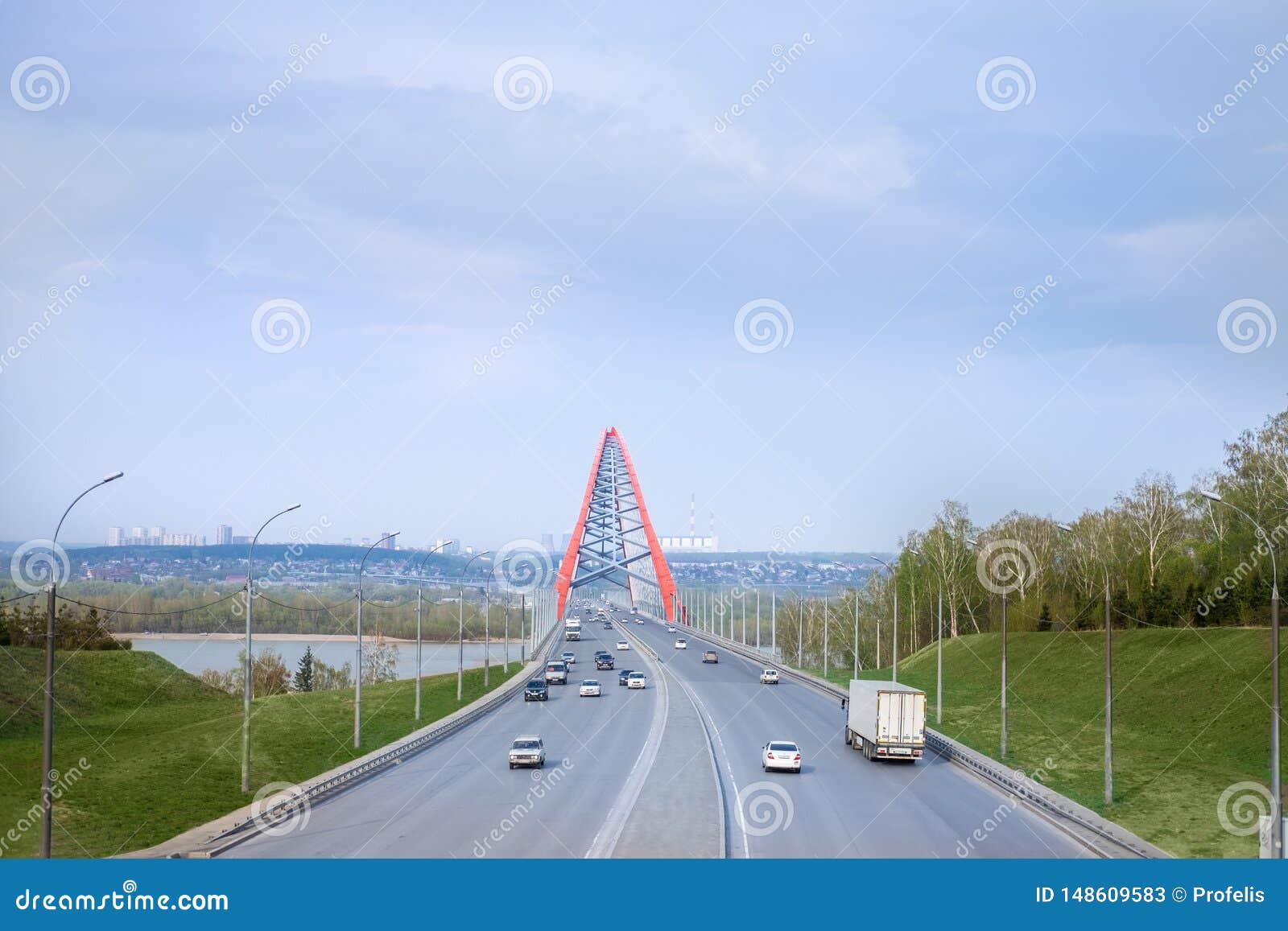 Novosibirsk, Russia, May 11, 2019: Bugrinsky Bridge Over the River Ob ...