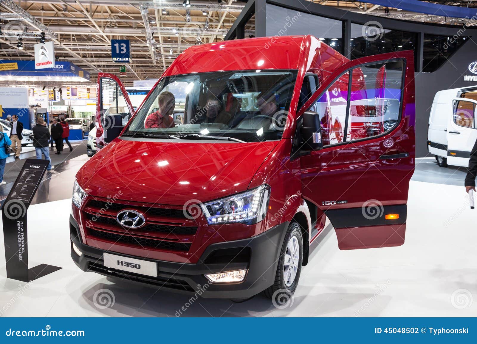 Nowy Hyundai H350 Van fotografia editorial. Obraz złożonej z reklama ...