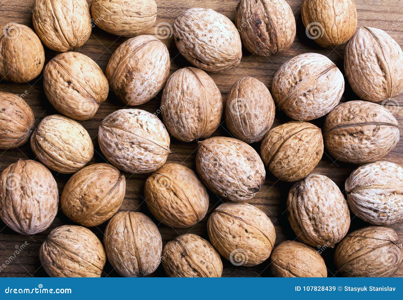 Noz imagem de stock. Imagem de alto, delicioso, colheita - 107828439