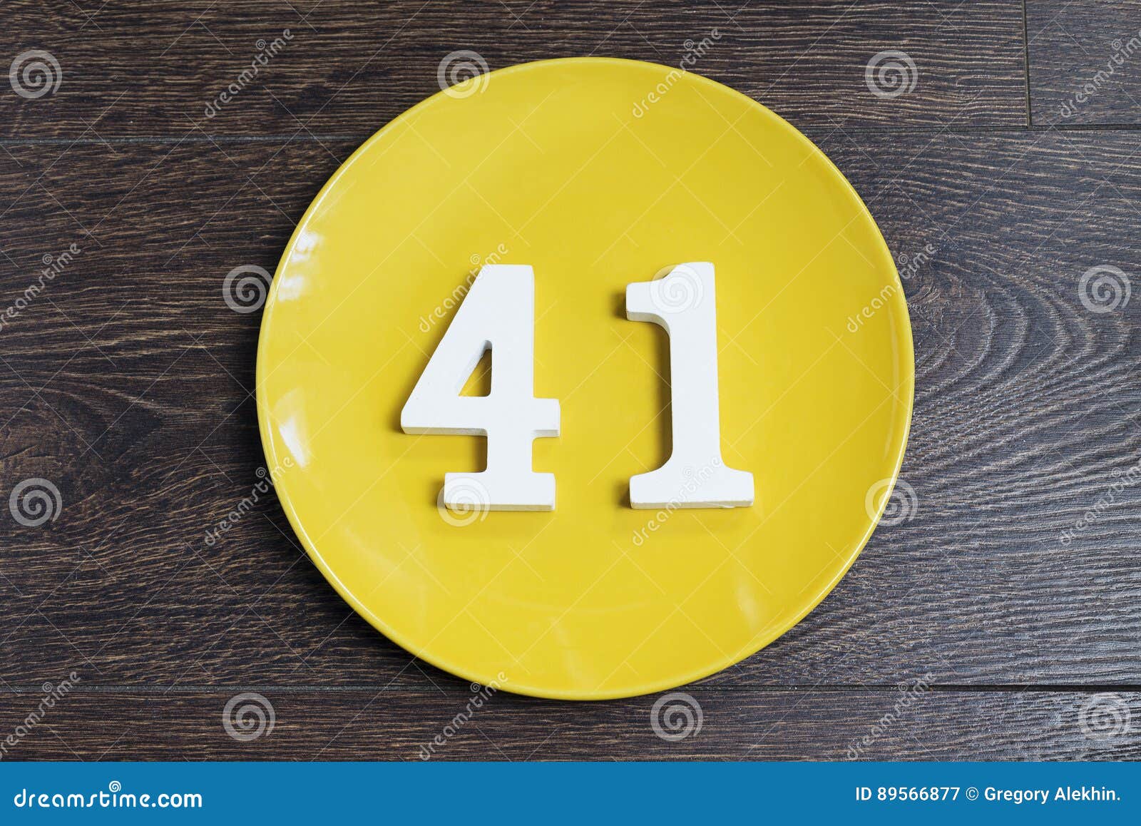 Nr. Vierzig Eine Auf Der Gelben Platte Stockbild - Bild von platte ...