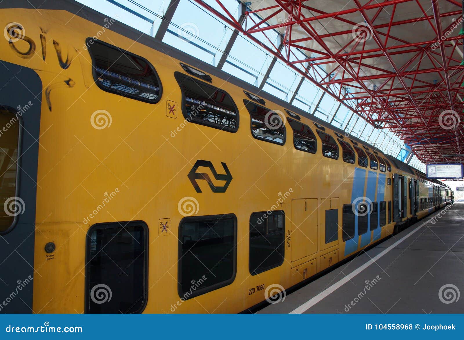 NS Trainstation Lelystad redactionele stock foto. Image of spoor ...