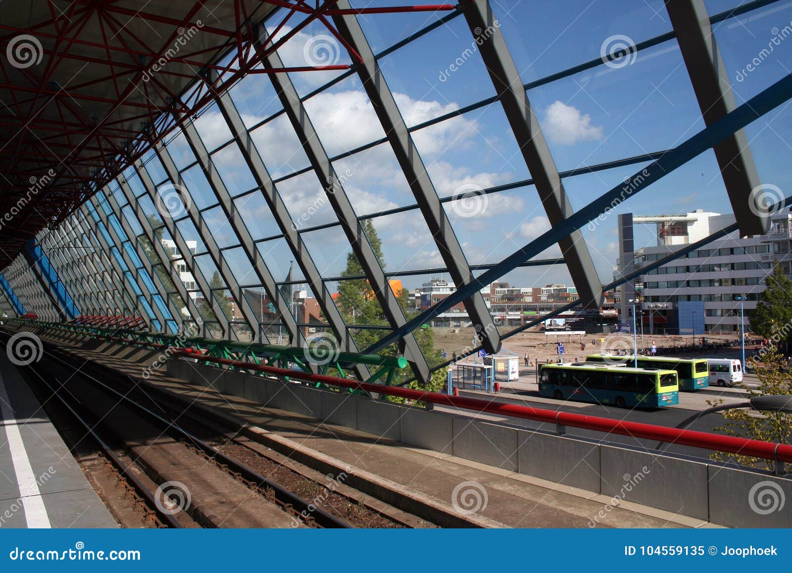 NS Trainstation Lelystad imagen editorial. Imagen de moderno - 104559135