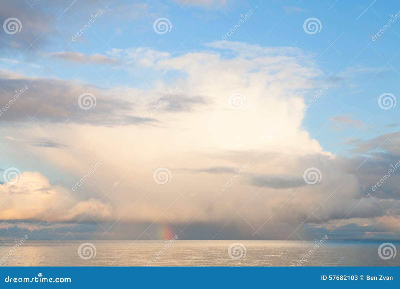Nube Y Arco Iris De Cumulonimbus Imagen de archivo - Imagen de nube ...