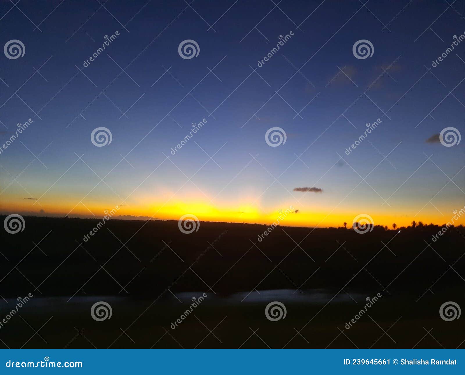 Nubes Azules Del Cielo Solar Imagen de archivo - Imagen de hermoso ...