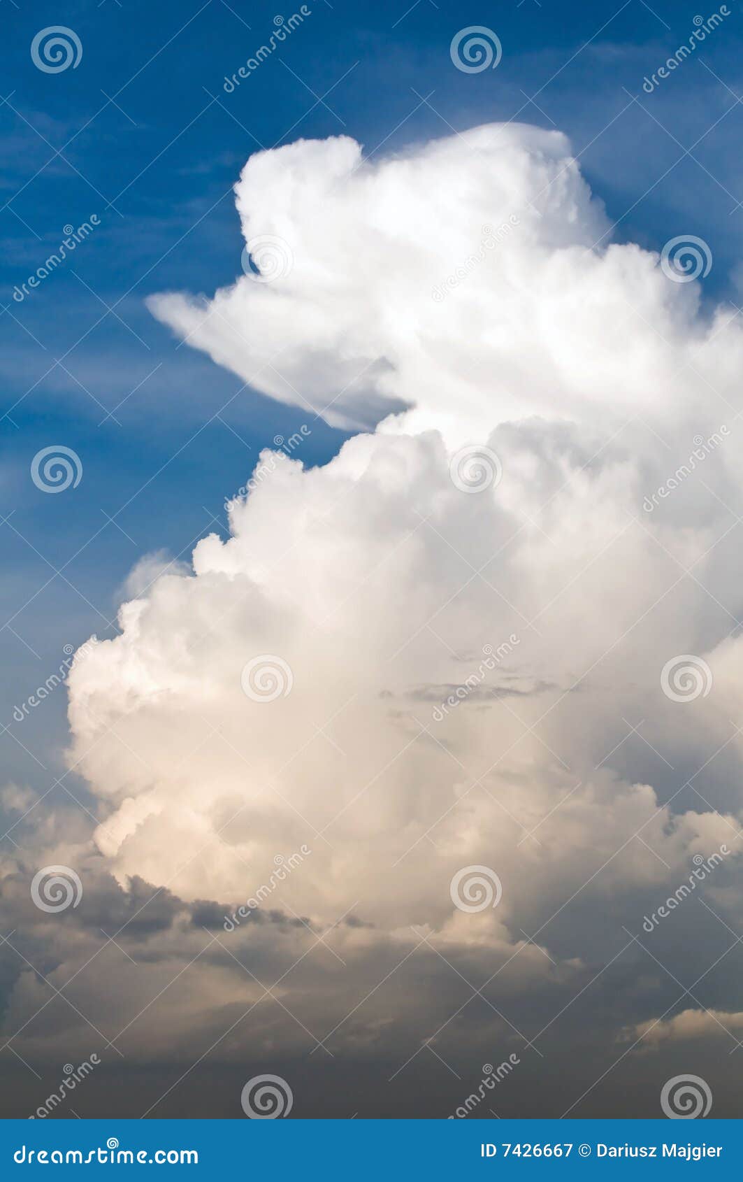 Nubes blancas en el cielo. imagen de archivo. Imagen de blanco - 7426667