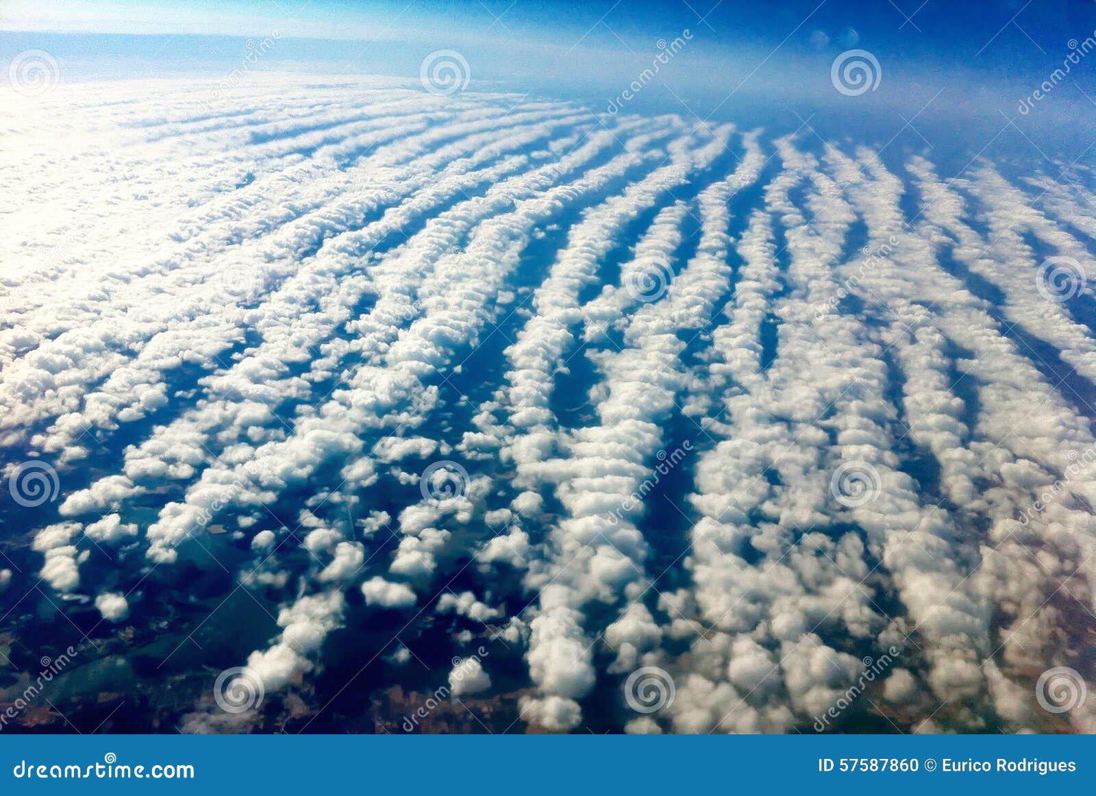 Nubes de Stratocumulus foto de archivo. Imagen de claramente - 57587860