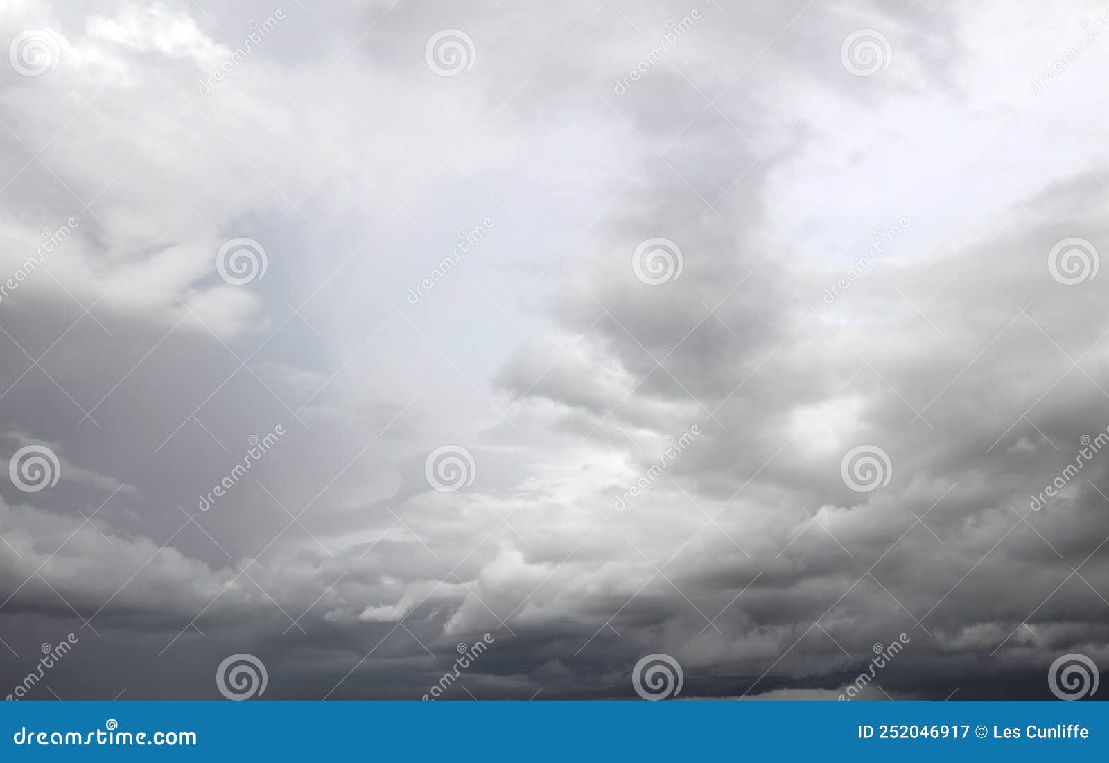Nubes de tormenta gris imagen de archivo. Imagen de nublado - 252046917