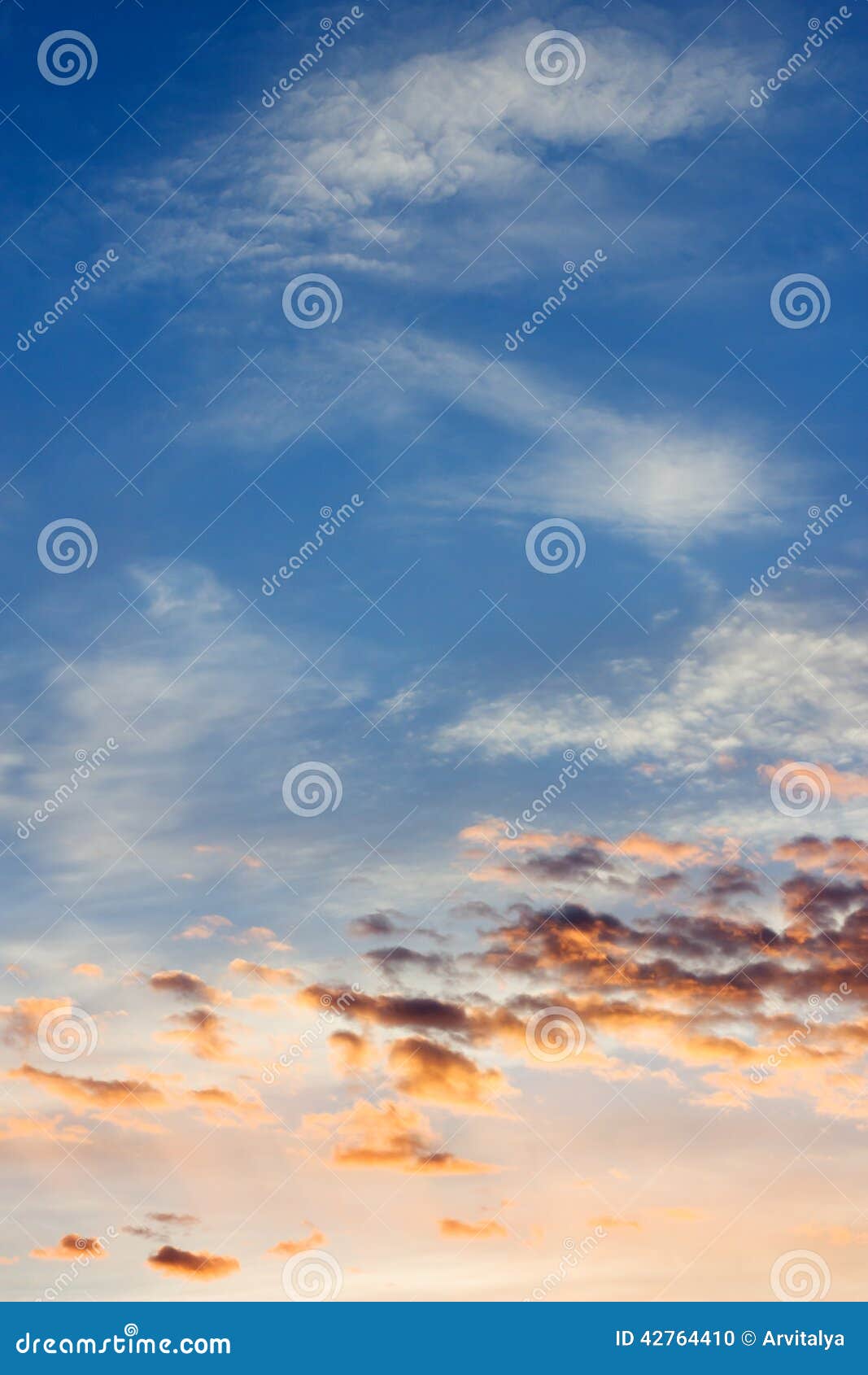 Nubes del color foto de archivo. Imagen de cielos, brillante - 42764410