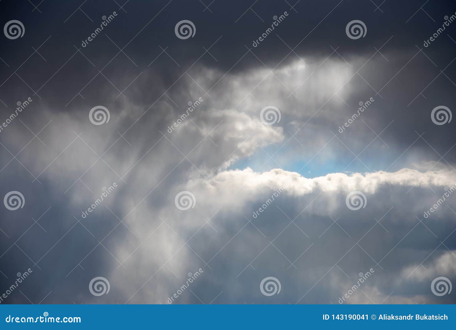 Nubes Ojo-formadas En El Cielo Imagen de archivo - Imagen de nubes ...