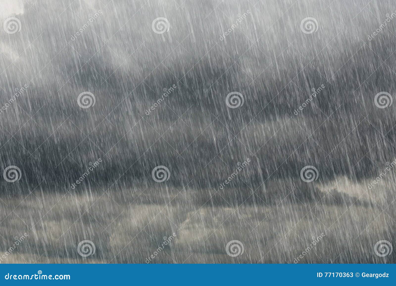 Nubes Oscuras Con Lluvia El Caer Imagen de archivo - Imagen de verano ...