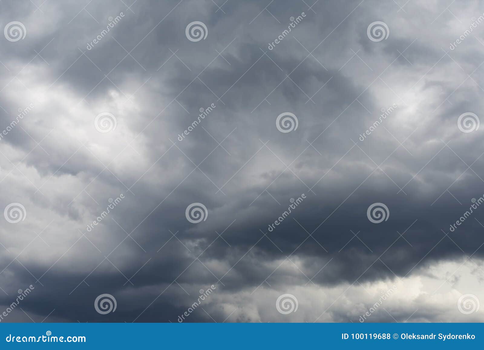 Nubes Oscuras - Tormenta Grande Foto de archivo - Imagen de color ...