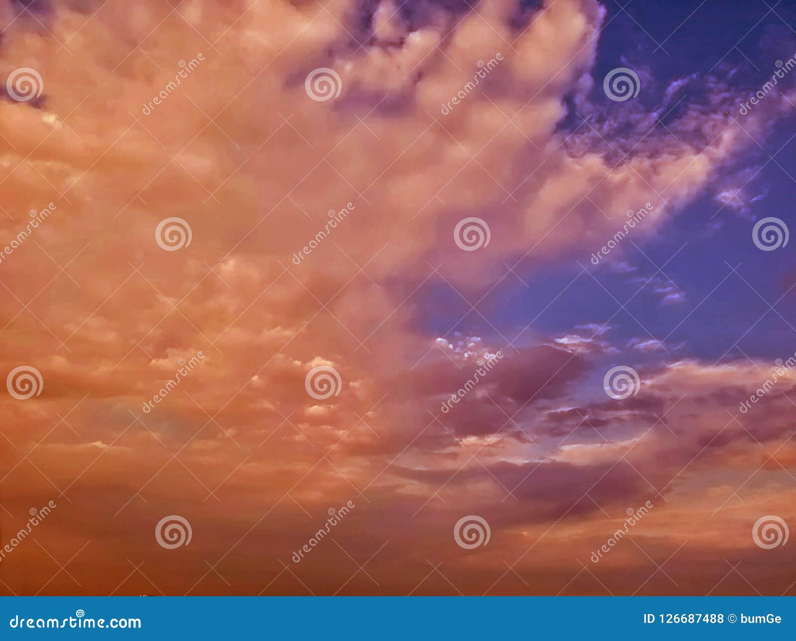 Nubes rojas foto de archivo. Imagen de extracto, brillante - 126687488