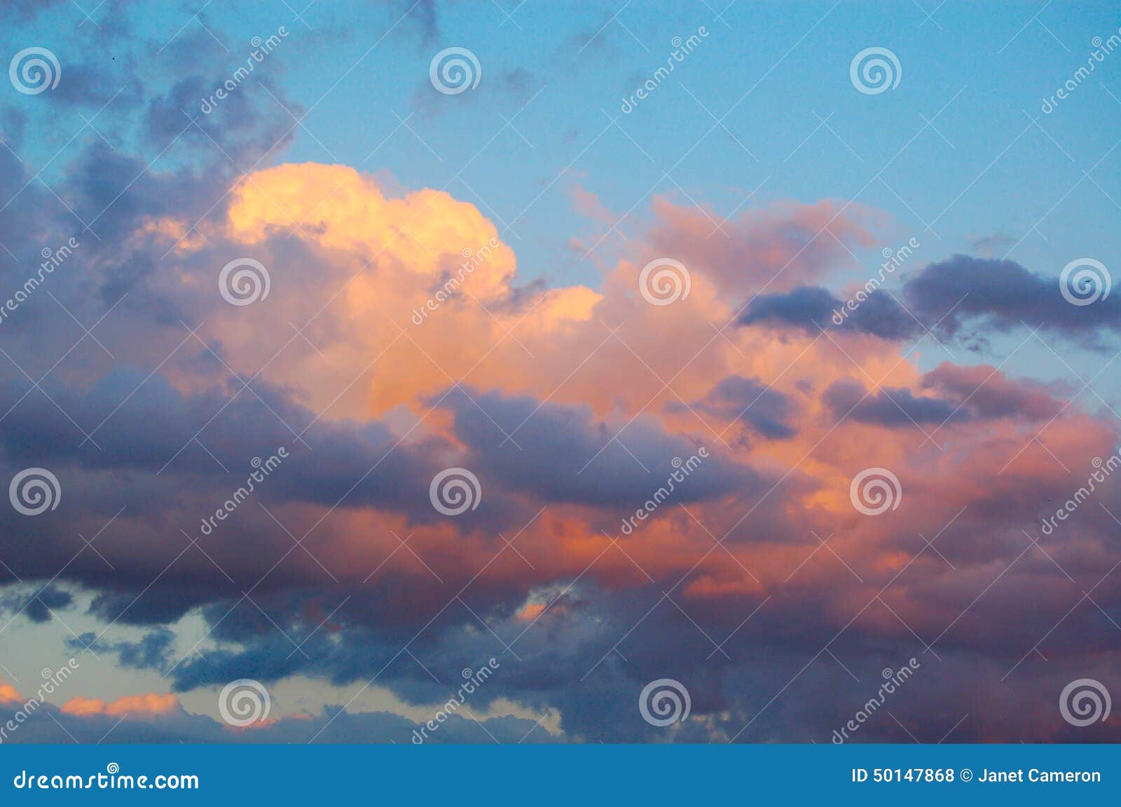 Nubes Rosadas En La Puesta Del Sol Foto de archivo - Imagen de sunset ...