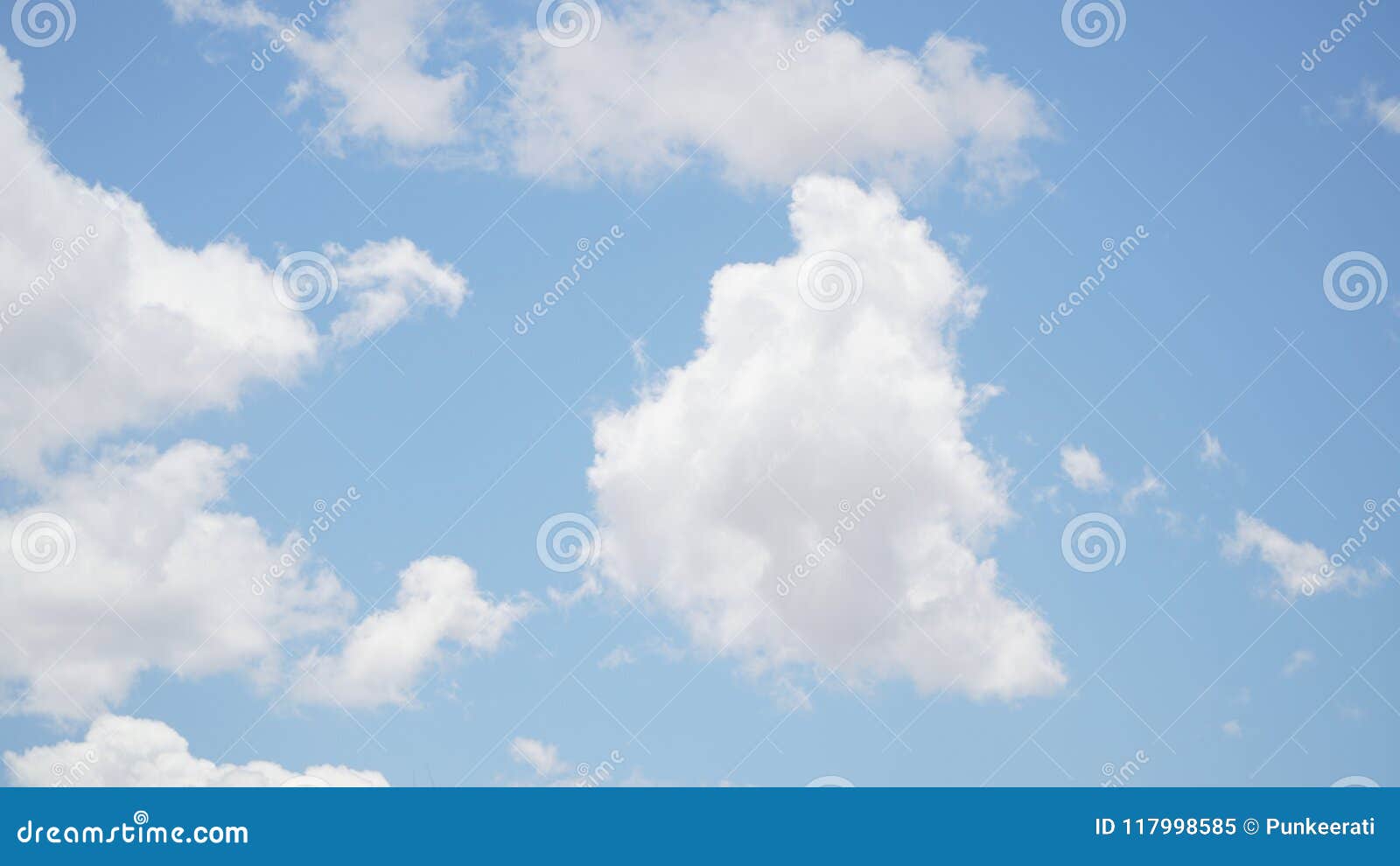 Nubes Y Cielo Azul Del Claro Imagen de archivo - Imagen de sunlight ...