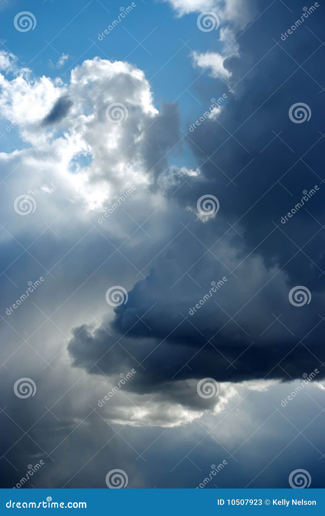 Nubi immagine stock. Immagine di grande, nubi, tuono - 10507923