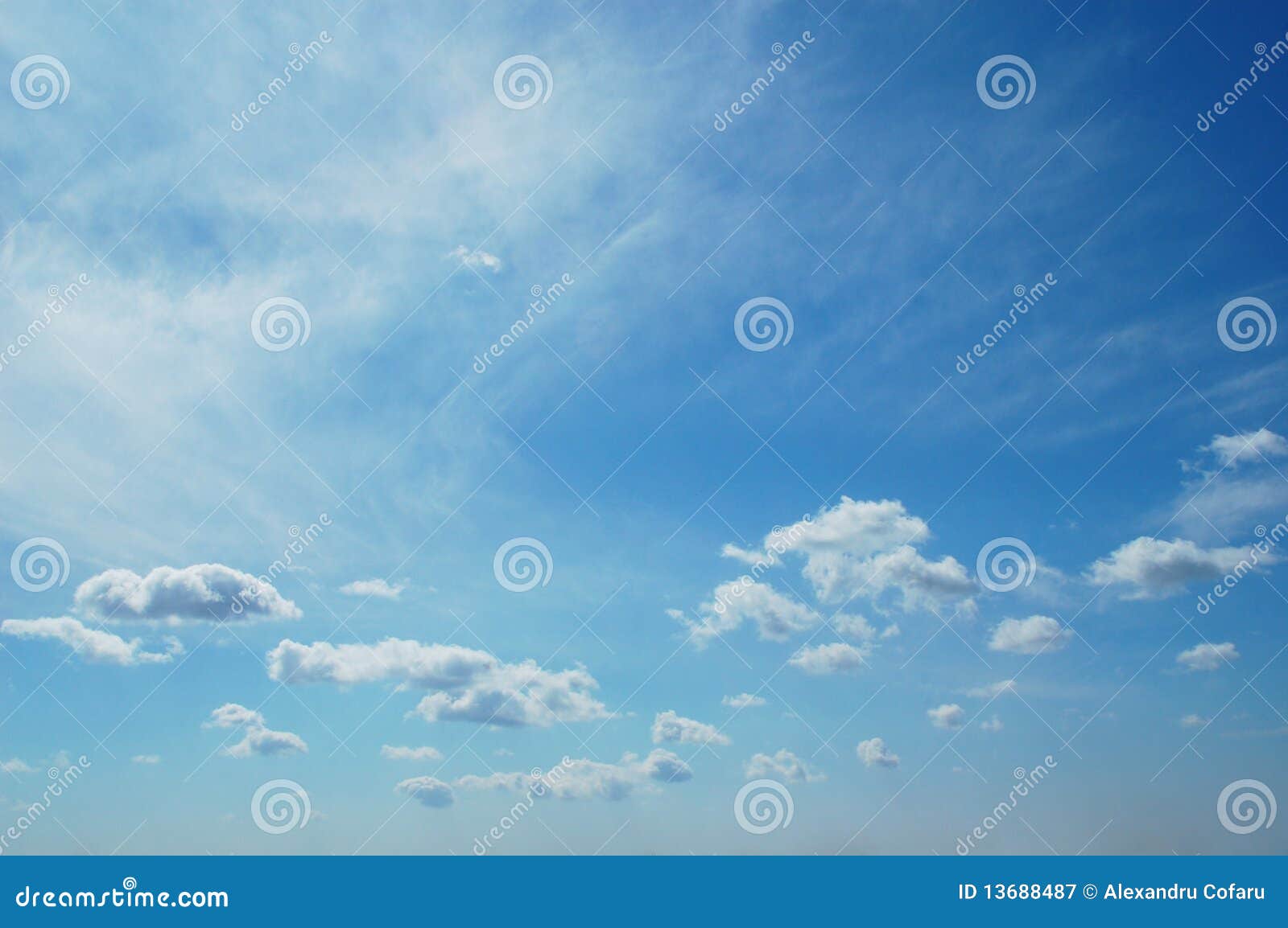 Nubi immagine stock. Immagine di bello, bianco, contro - 13688487