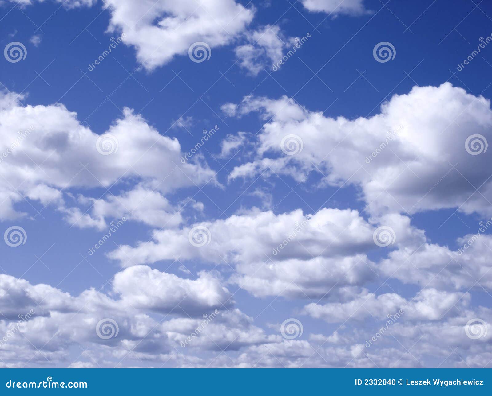 Nubi fotografia stock. Immagine di radura, sparso, paesaggio - 2332040