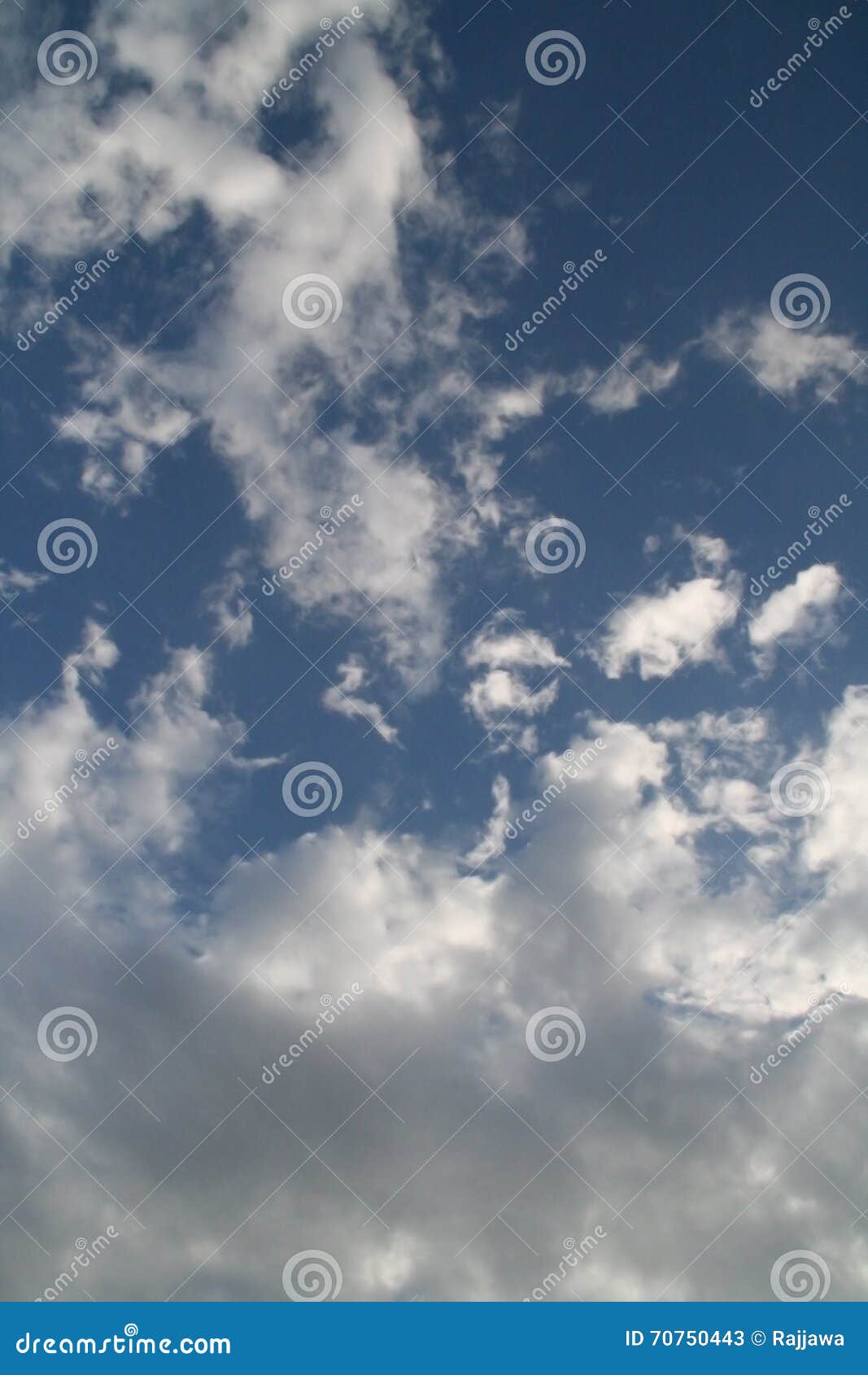Nubi immagine stock. Immagine di lanuginoso, bianco, nubi - 70750443