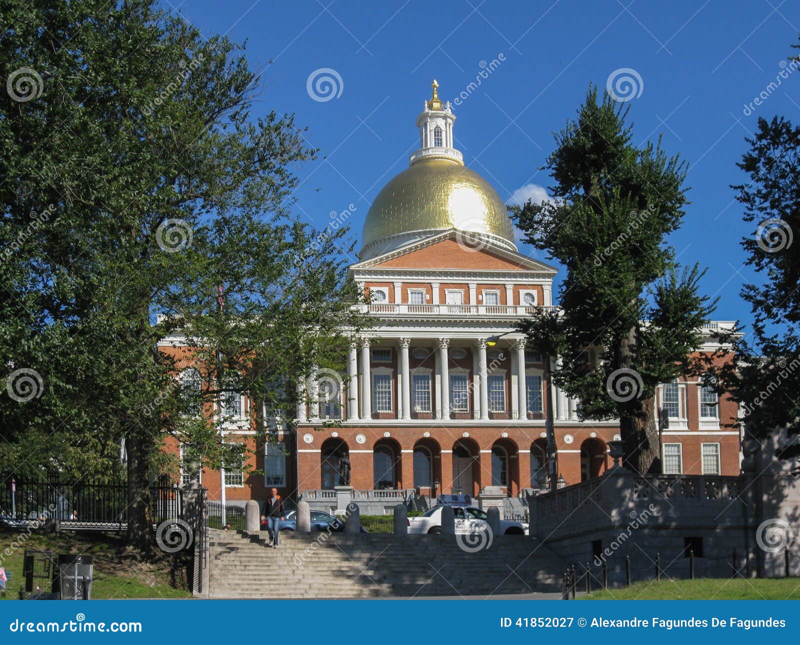 Nueva Casa Del Estado De Boston Massachusetts Fotografía editorial ...