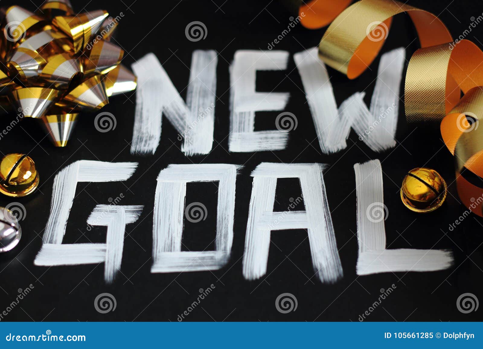 Nueva meta en fondo negro imagen de archivo. Imagen de meta - 105661285