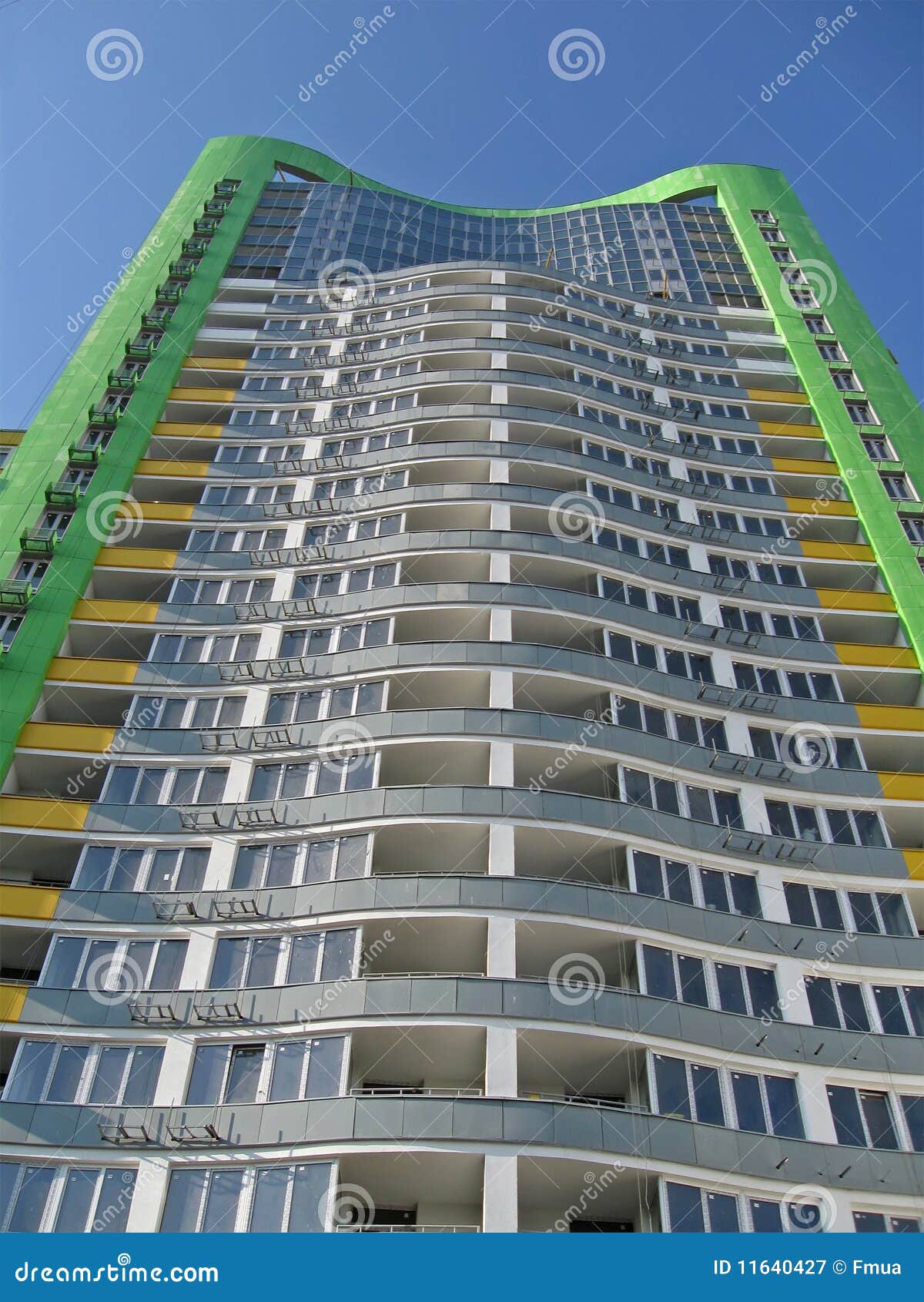 Nuevo Alto Edificio Urbano, Color Verde, Cielo Azul Imagen de archivo ...