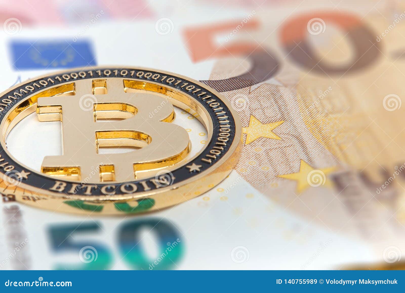 Nuevo Bitcoin De Oro En Fondo Euro De Cincuenta Billetes De Banco ... Nuevo Bitcoin De Oro En Fondo Euro De Cincuenta Billetes De Banco ...