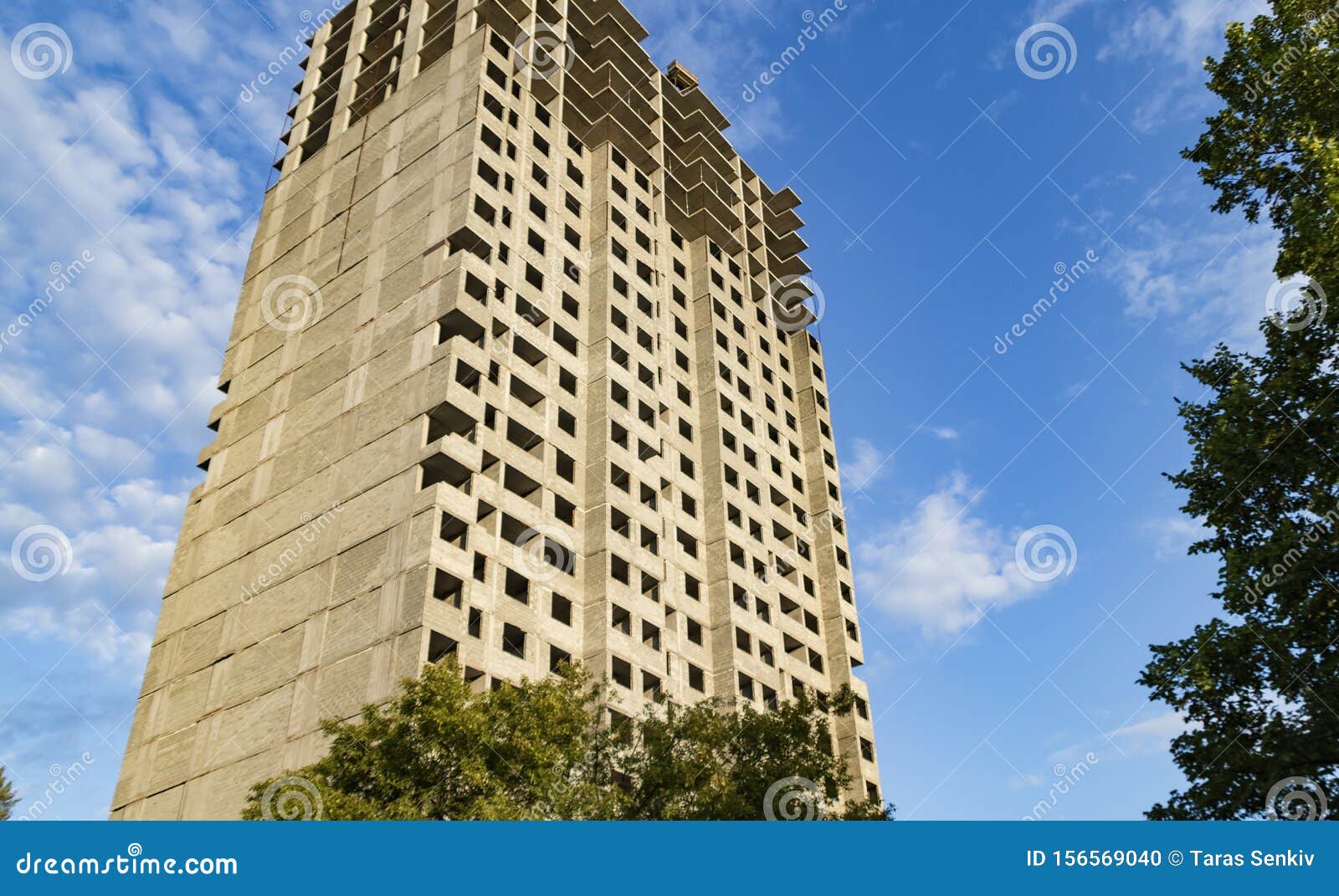 Nuevo Edificio Alto Sin Terminar Foto de archivo - Imagen de incompleto, apartamento: 156569040