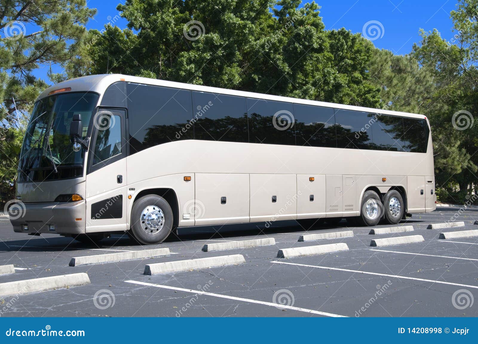 Nuevo omnibus foto de archivo. Imagen de ventana, recorrido - 14208998