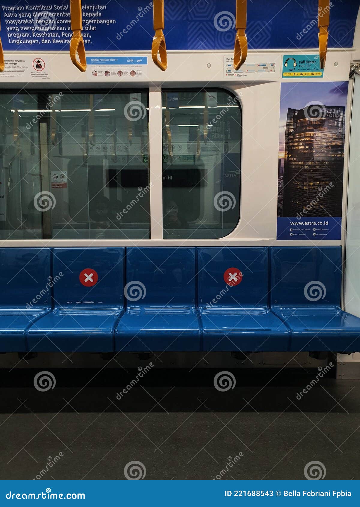 Nuevo Tren Normal Azul Transporte Foto de archivo editorial - Imagen de ...