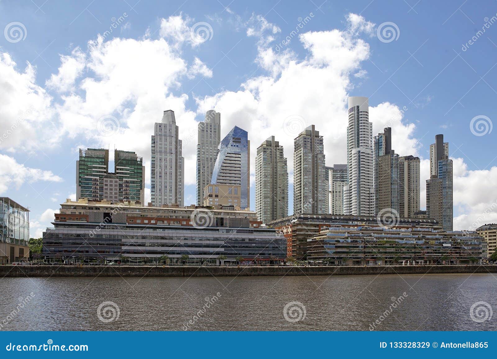 Nuevos Edificios En Puerto Madero En Buenos Aires, La Argentina Imagen de archivo editorial ...