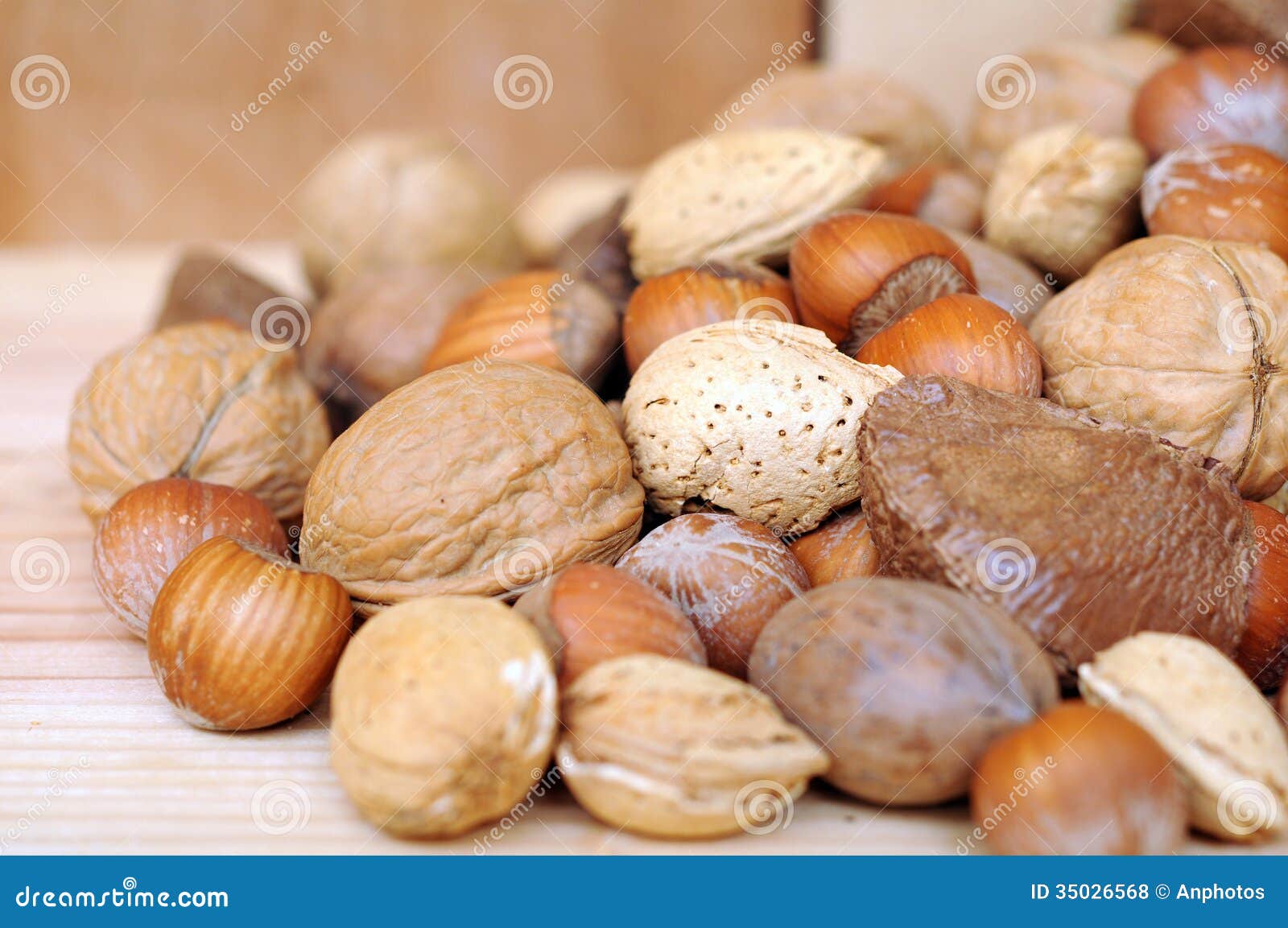 Nuez foto de archivo. Imagen de bocado, estacional, almendra - 35026568
