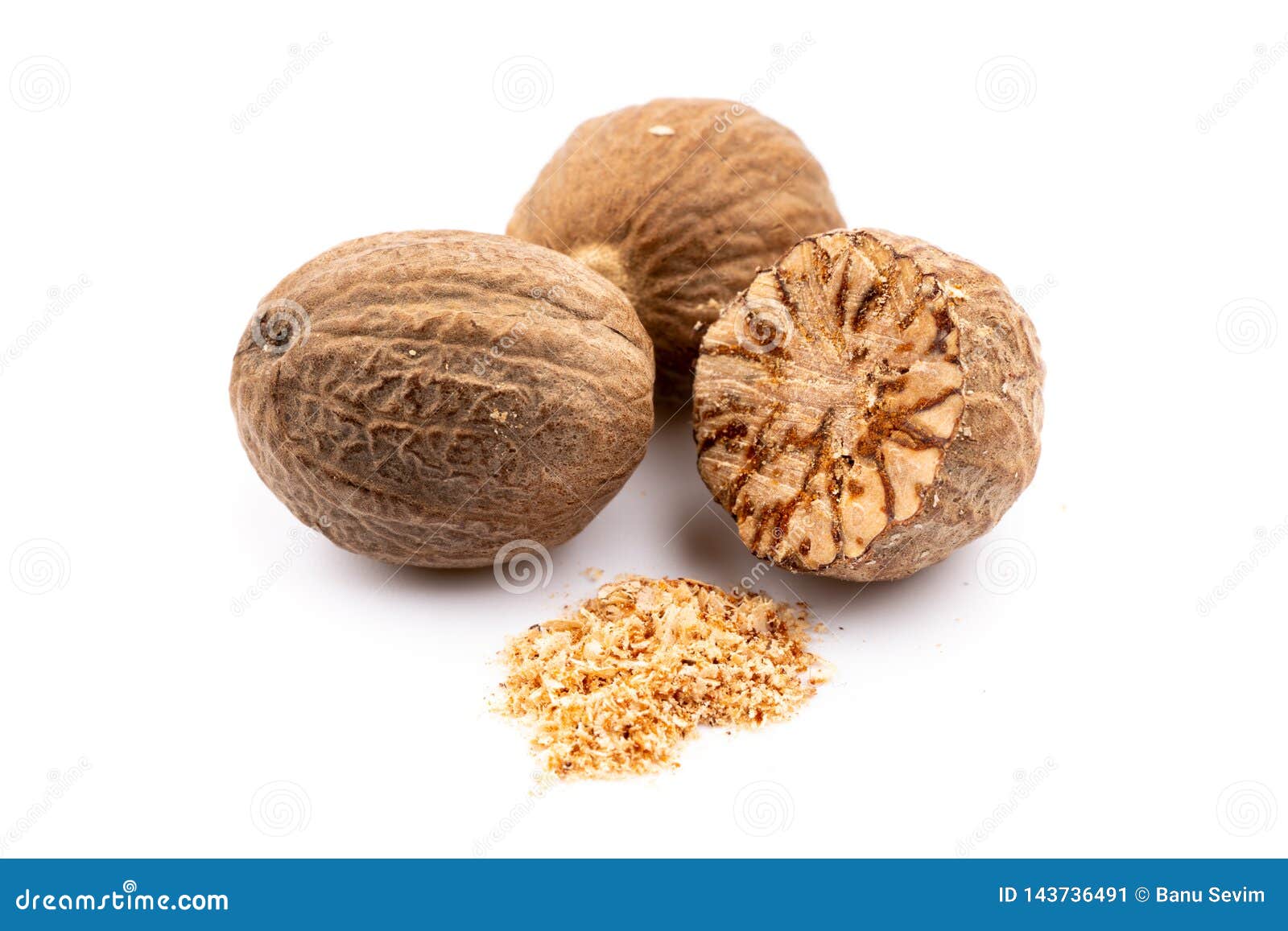 Nuez Moscada Moscada En El Fondo Blanco Imagen de archivo - Imagen de ...