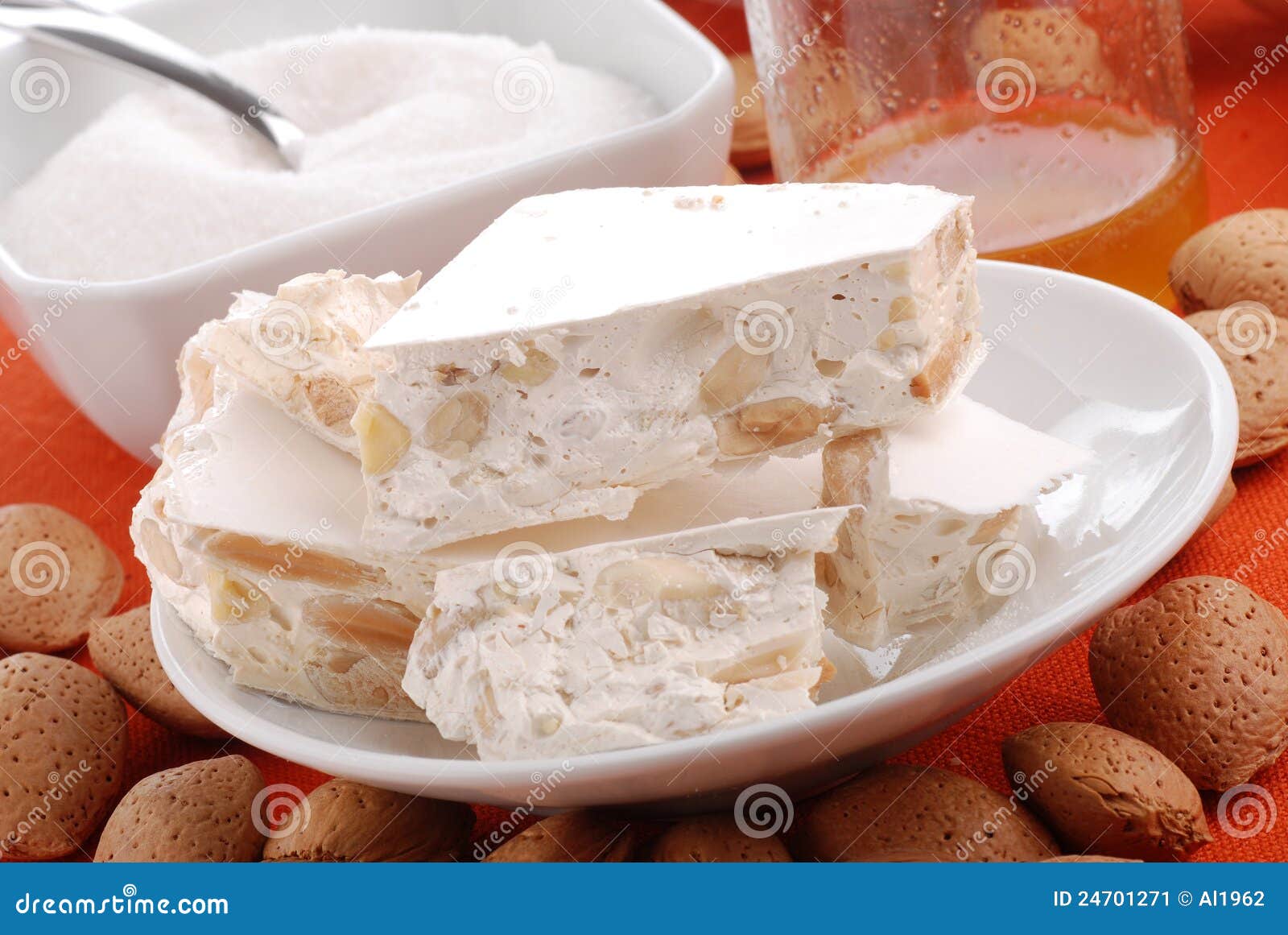 Nugat und Bestandteile stockbild. Bild von mandeln, hintergrund - 24701271