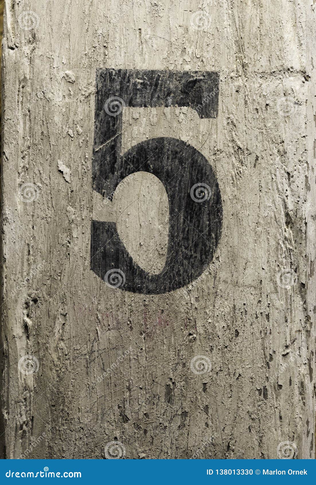 The Number Five on Timber Post Stock Photo - Image of black, wood ...