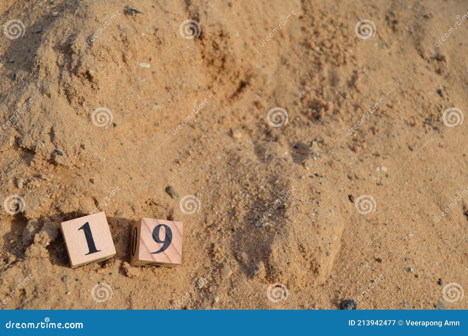 Number 19, Number Cube in Natural Concept2 Stock Image - Image of 2034 ...