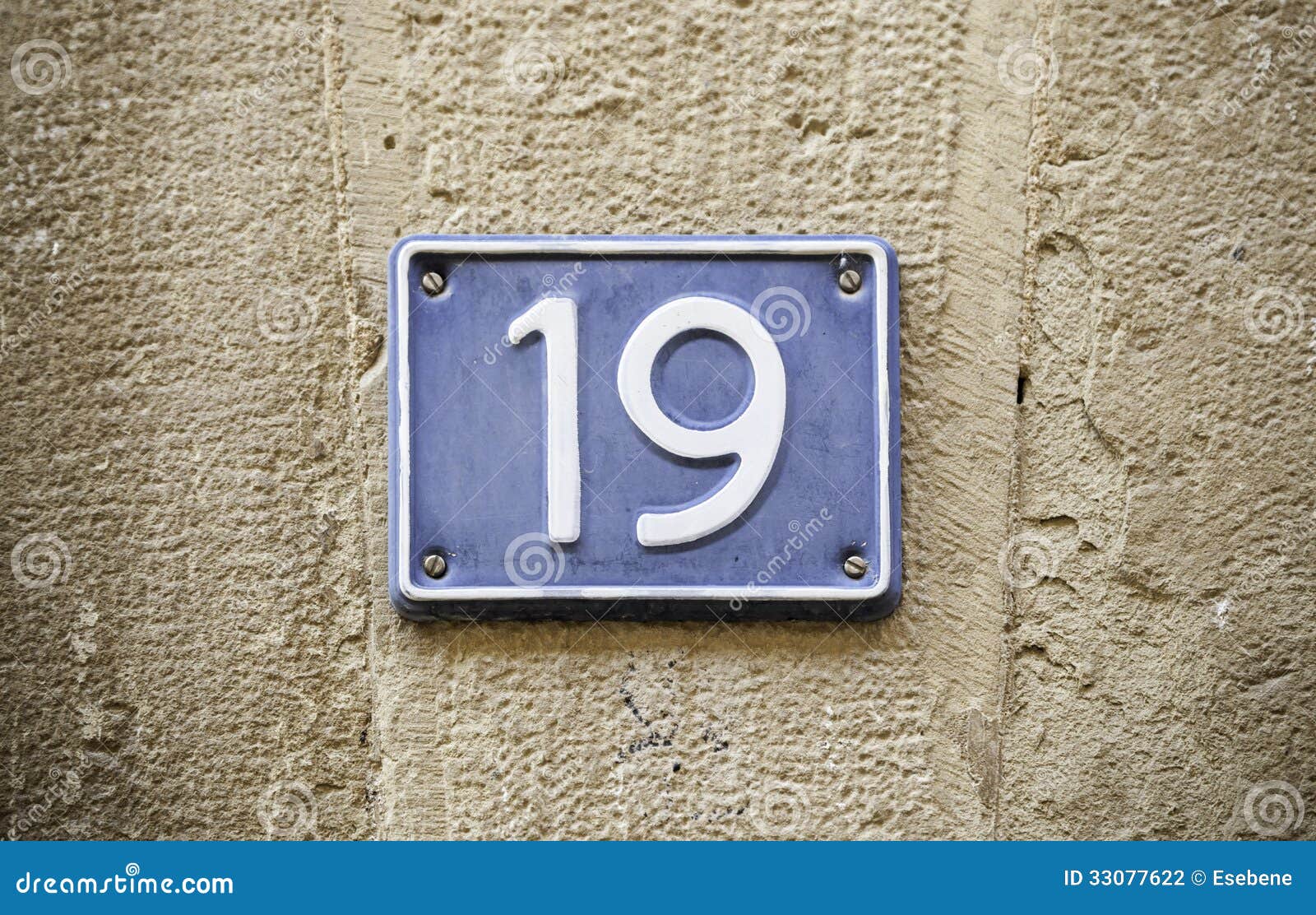 Nummer Negentien in De Muur Stock Foto - Image of negentiende, negen ...
