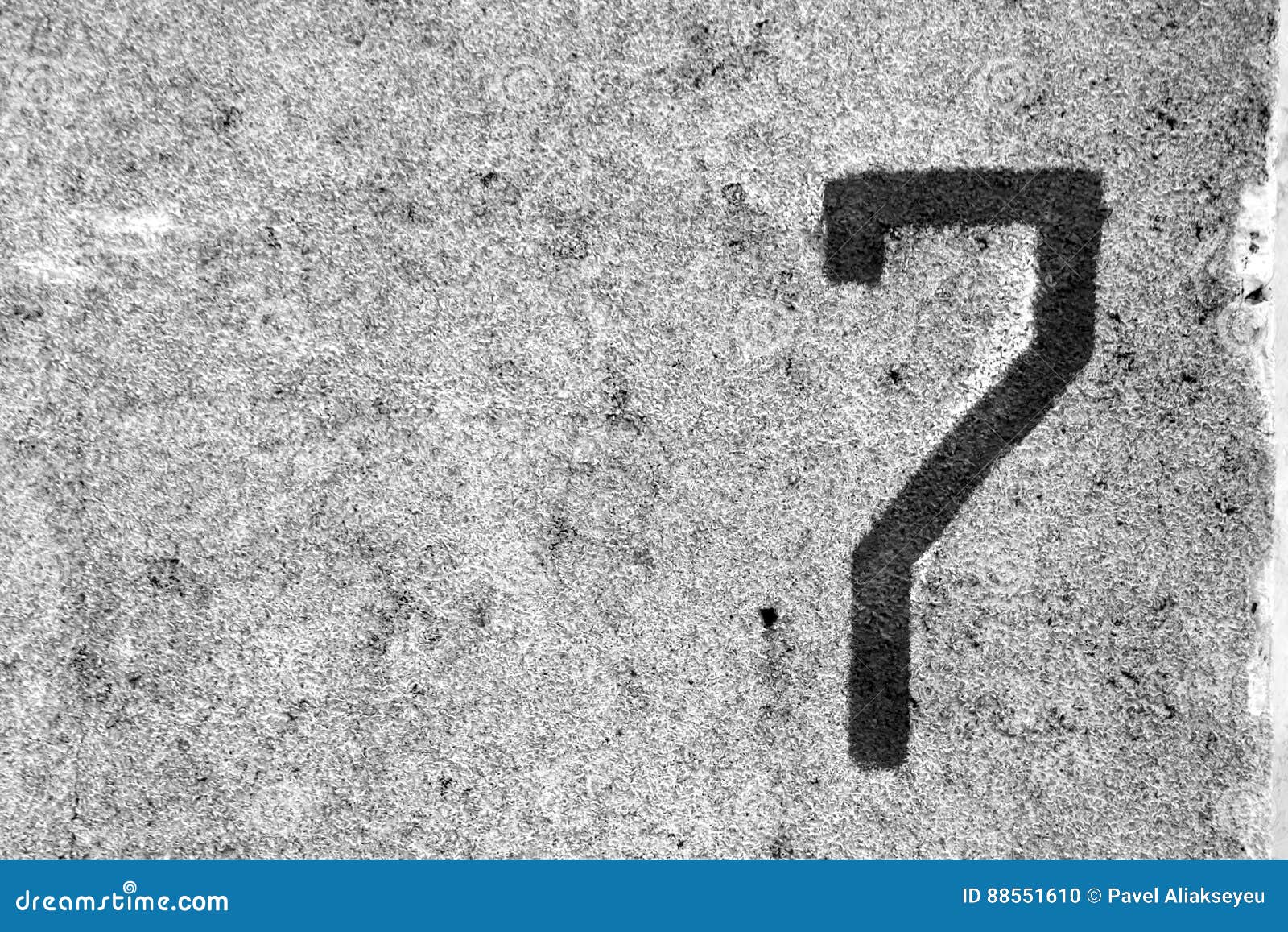 Nummer Zeven Op Grungy Cementmuur Stock Foto - Image of architectuur ...